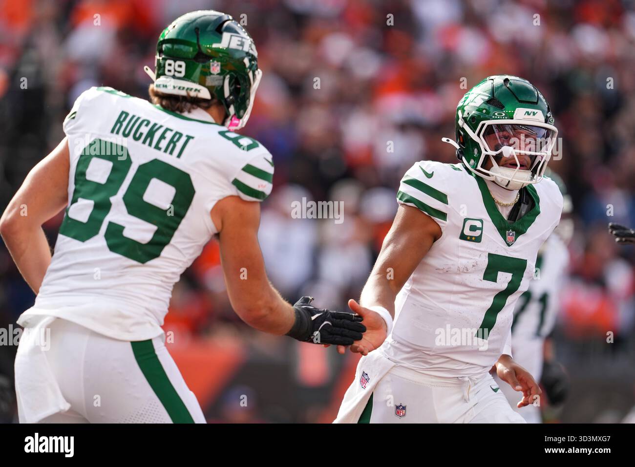 New York Jets quarterback Justin Fields (7) celebrates with teammate ...