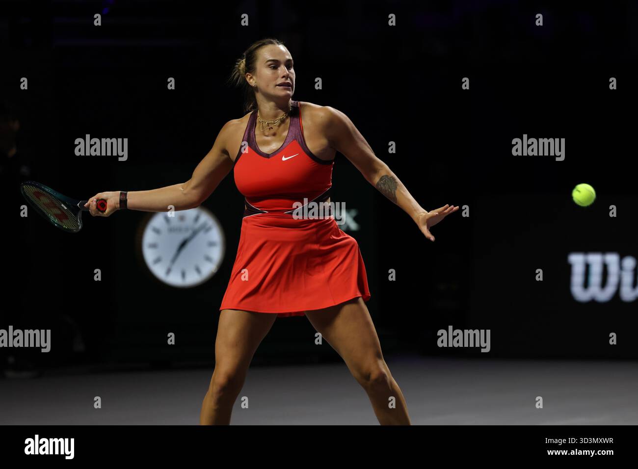 (251107) -- RIYADH, Nov. 7, 2025 (Xinhua) -- Aryna Sabalenka of Belarus returns a ball during ...