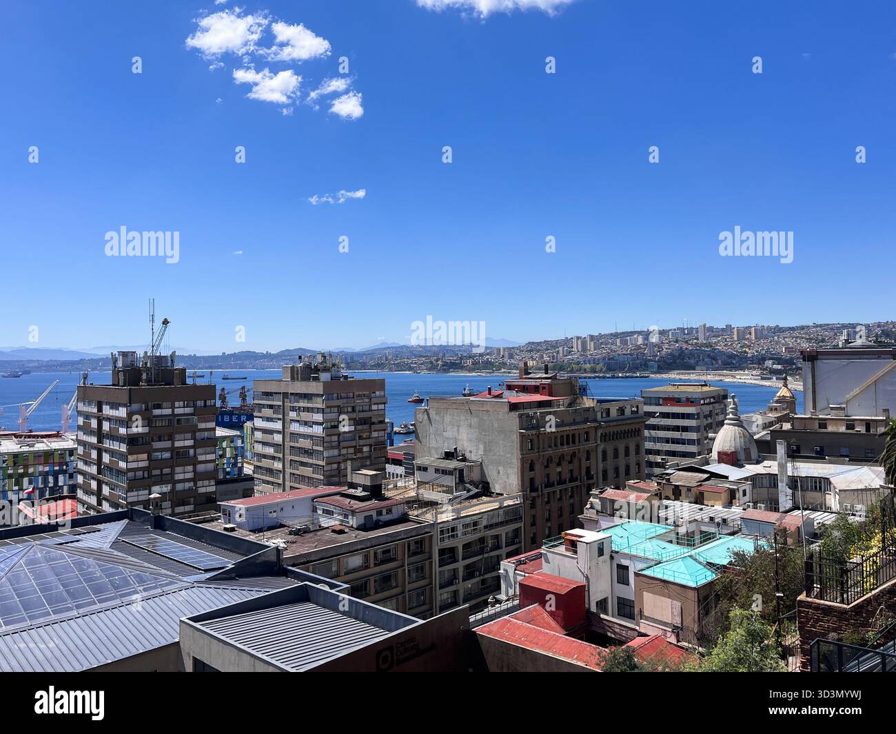 Scenic city skyline of Valparaíso, Chile, overlooking the Pacific Ocean ...
