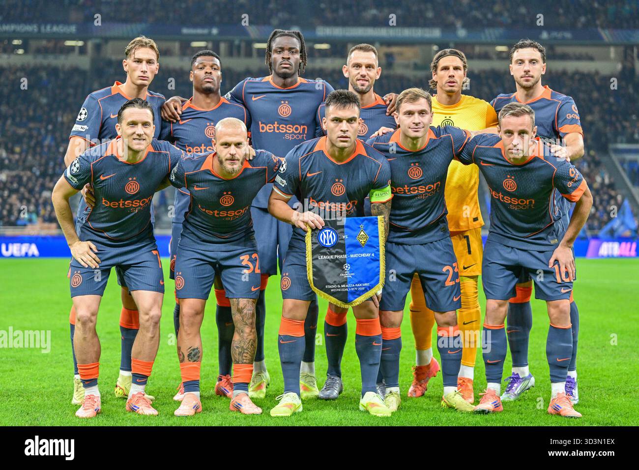 Players of Inter line up during the UEFA Champions League match between ...