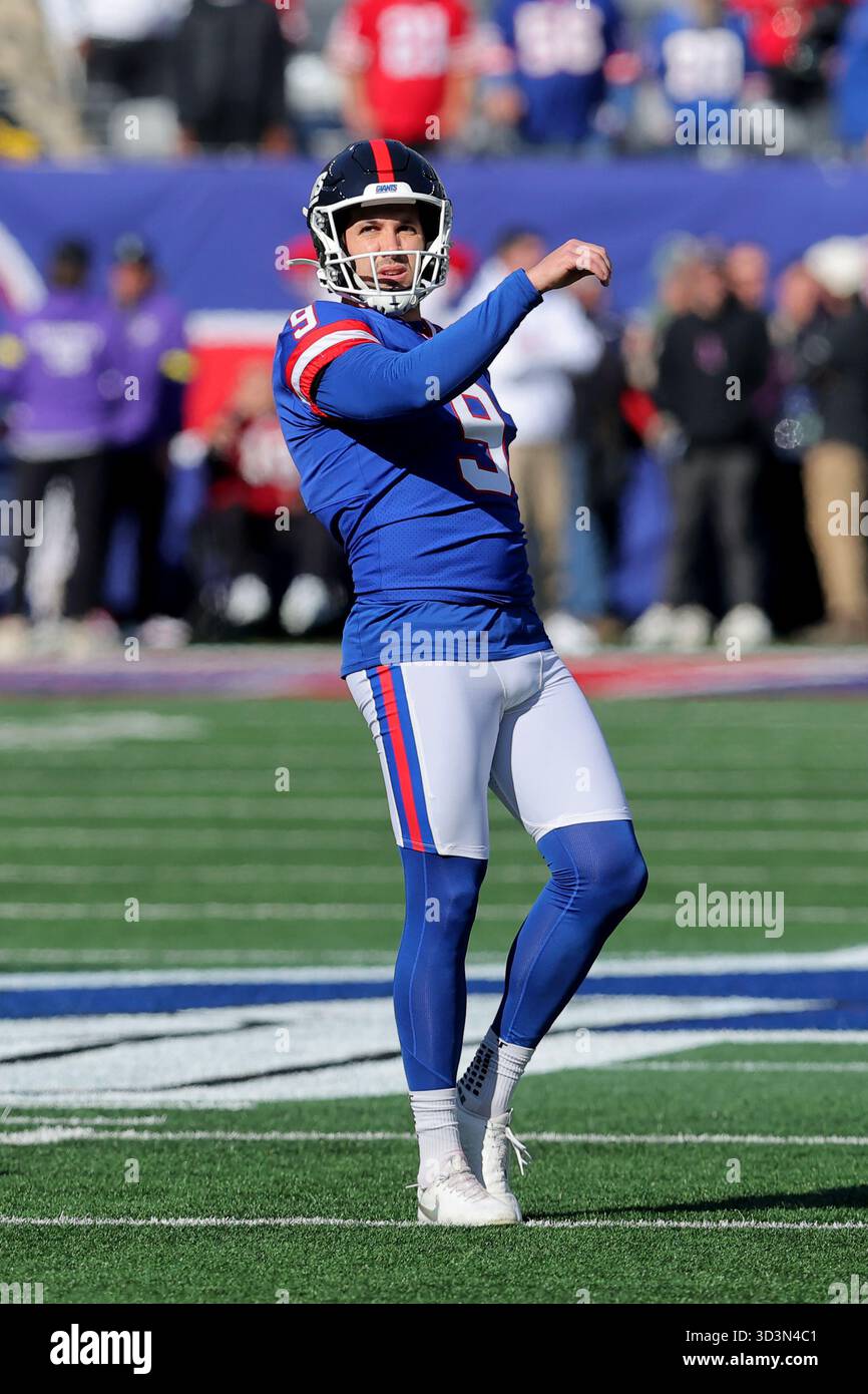 New York Giants place kicker Graham Gano (9) warms up before an NFL ...