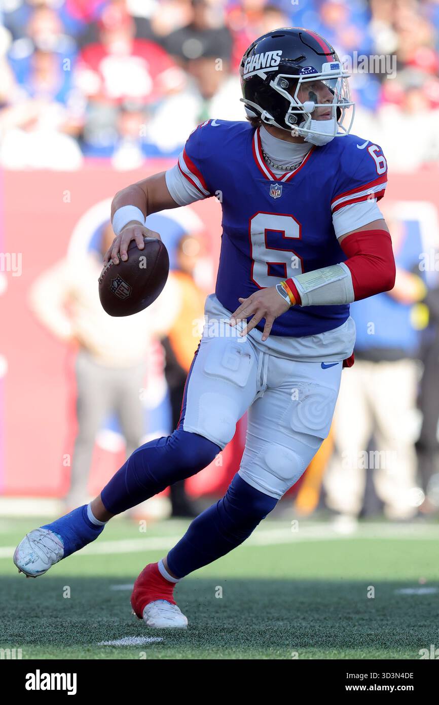 New York Giants quarterback Jaxson Dart (6) in action against the San ...
