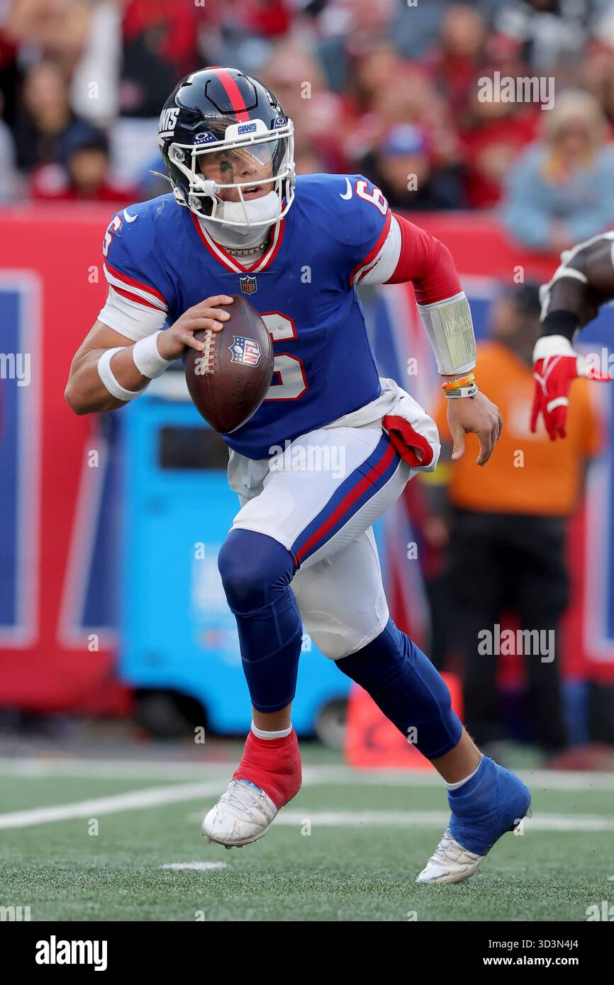 New York Giants quarterback Jaxson Dart (6) in action against the San ...