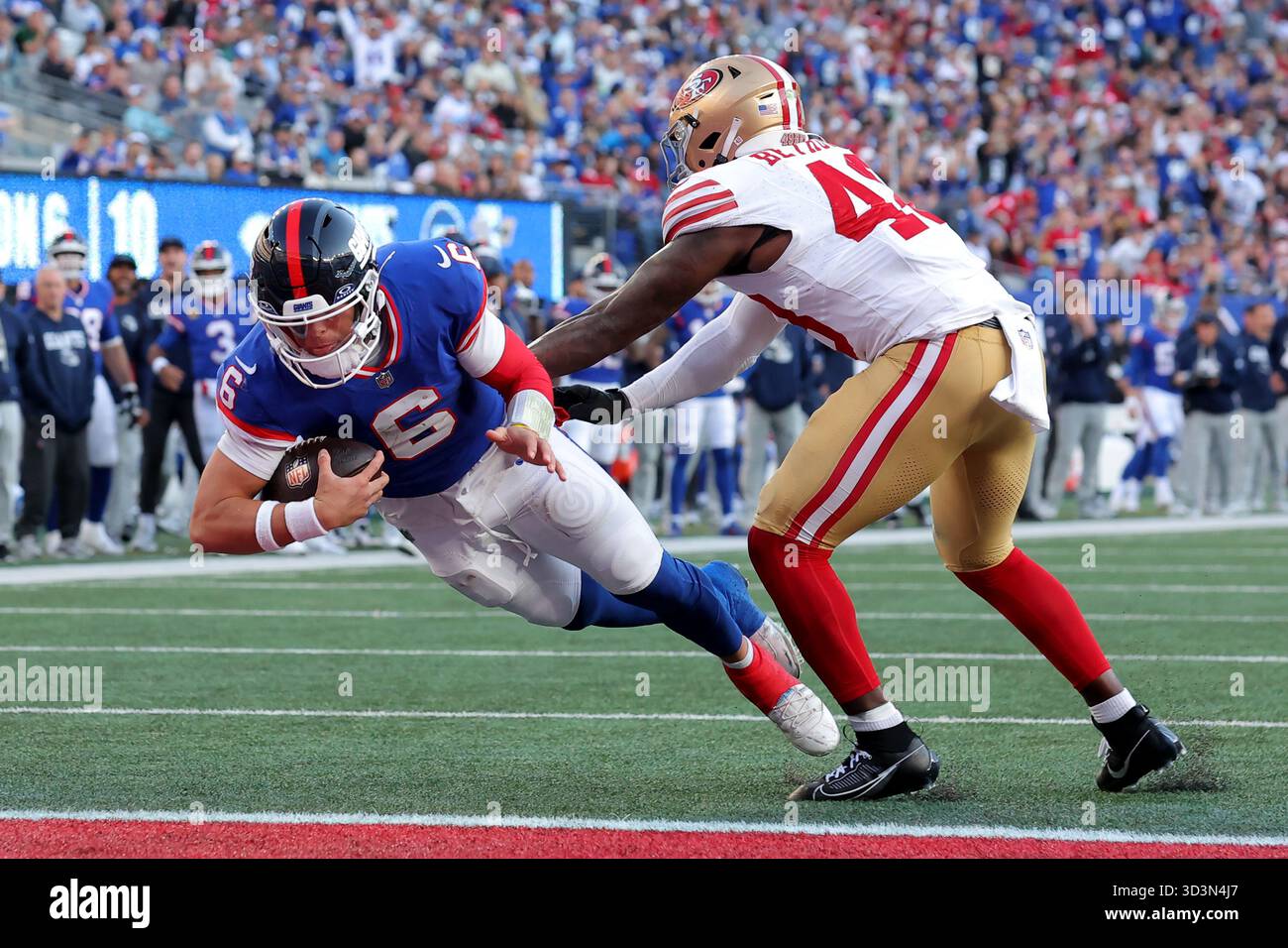 New York Giants quarterback Jaxson Dart (6) dives for a touchdown ...