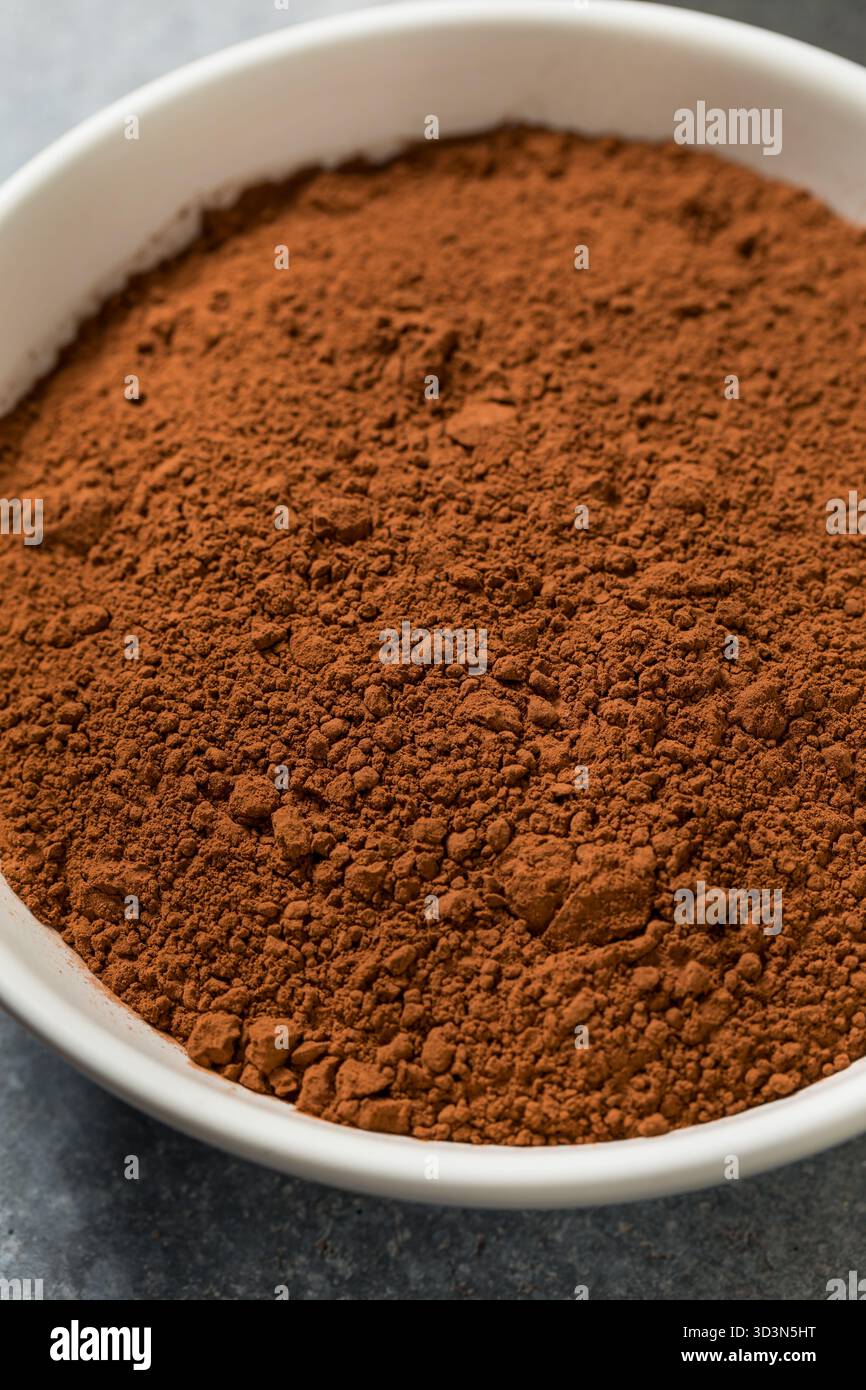 Cocoa powder background brown hi-res stock photography and images - Alamy