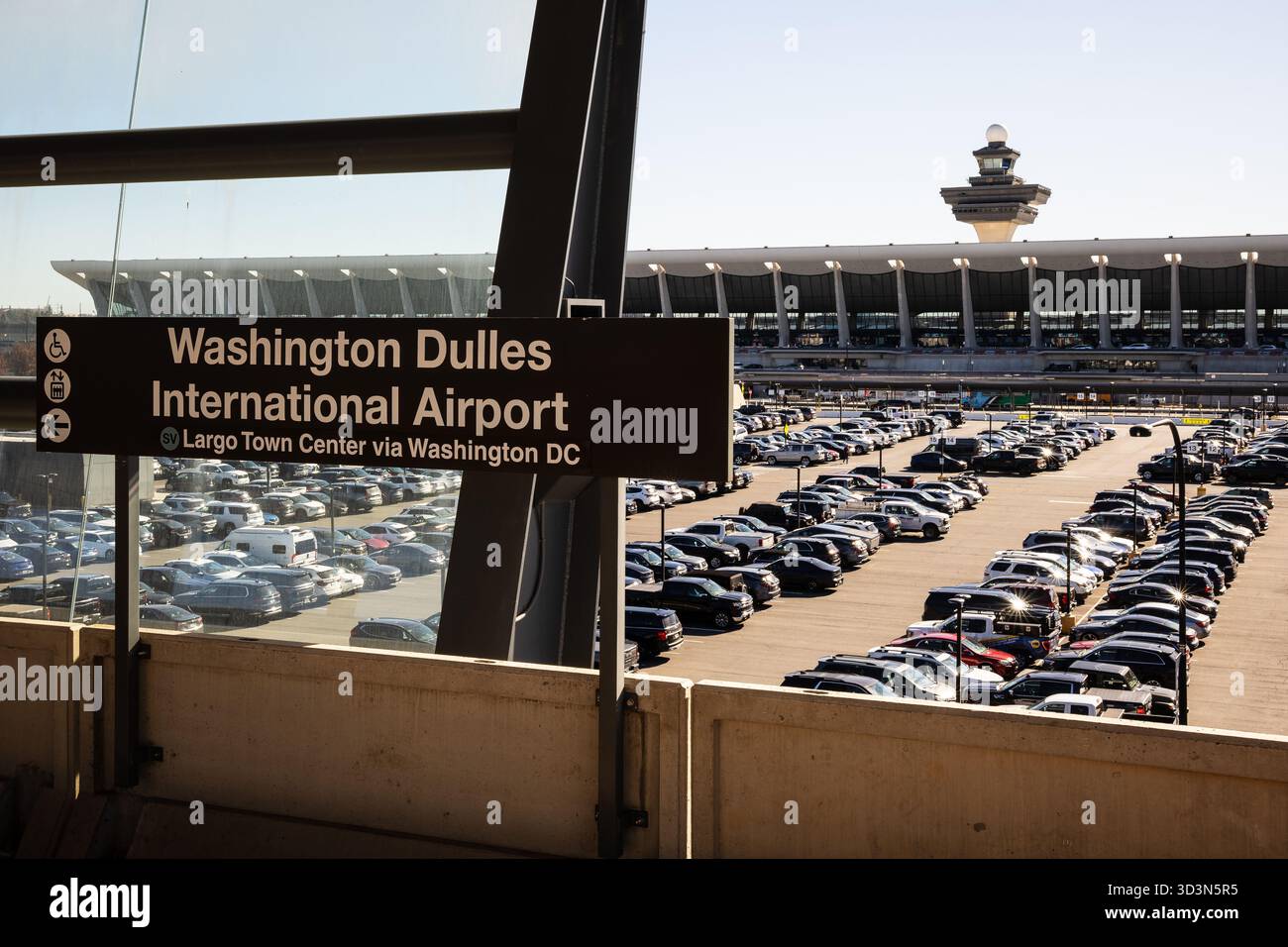 The air traffic control tower and terminal of Washington Dulles ...