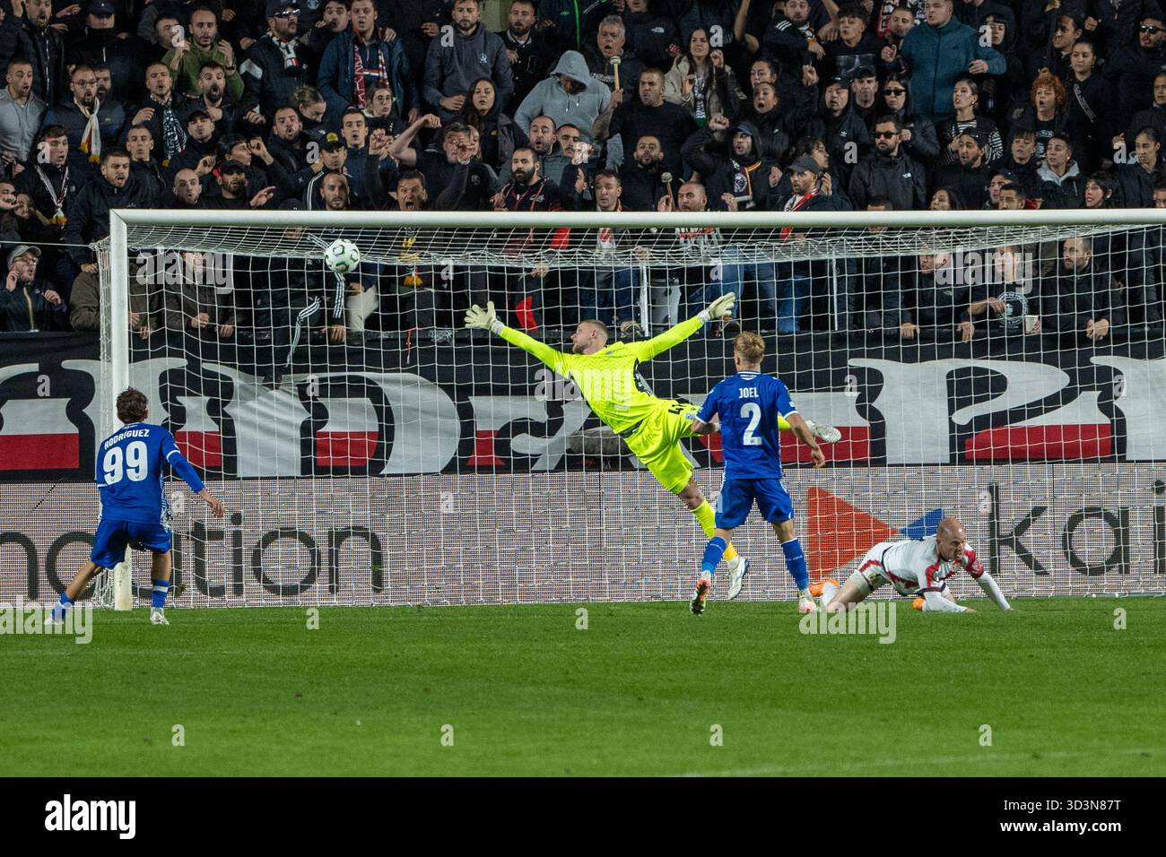 Isaac Palazón of Rayo Vallecano in action during the 2025/26 UEFA ...