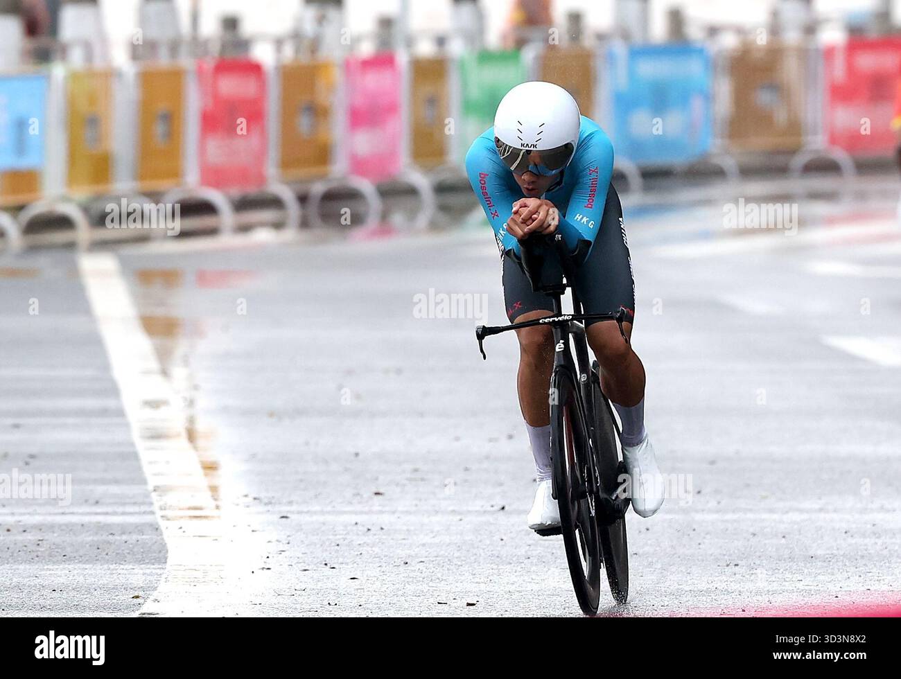 (251107) -- ZHUHAI, Nov. 7, 2025 (Xinhua) -- Lau Wan Yau Vincent of ...
