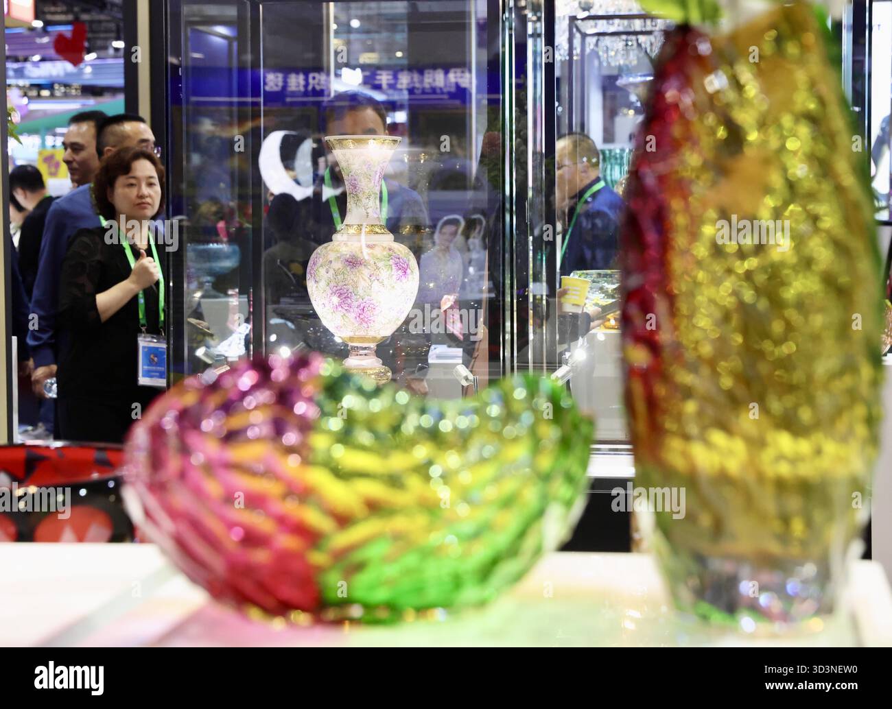 **CHINESE MAINLAND, HONG KONG, MACAU AND TAIWAN OUT** People visit the ...