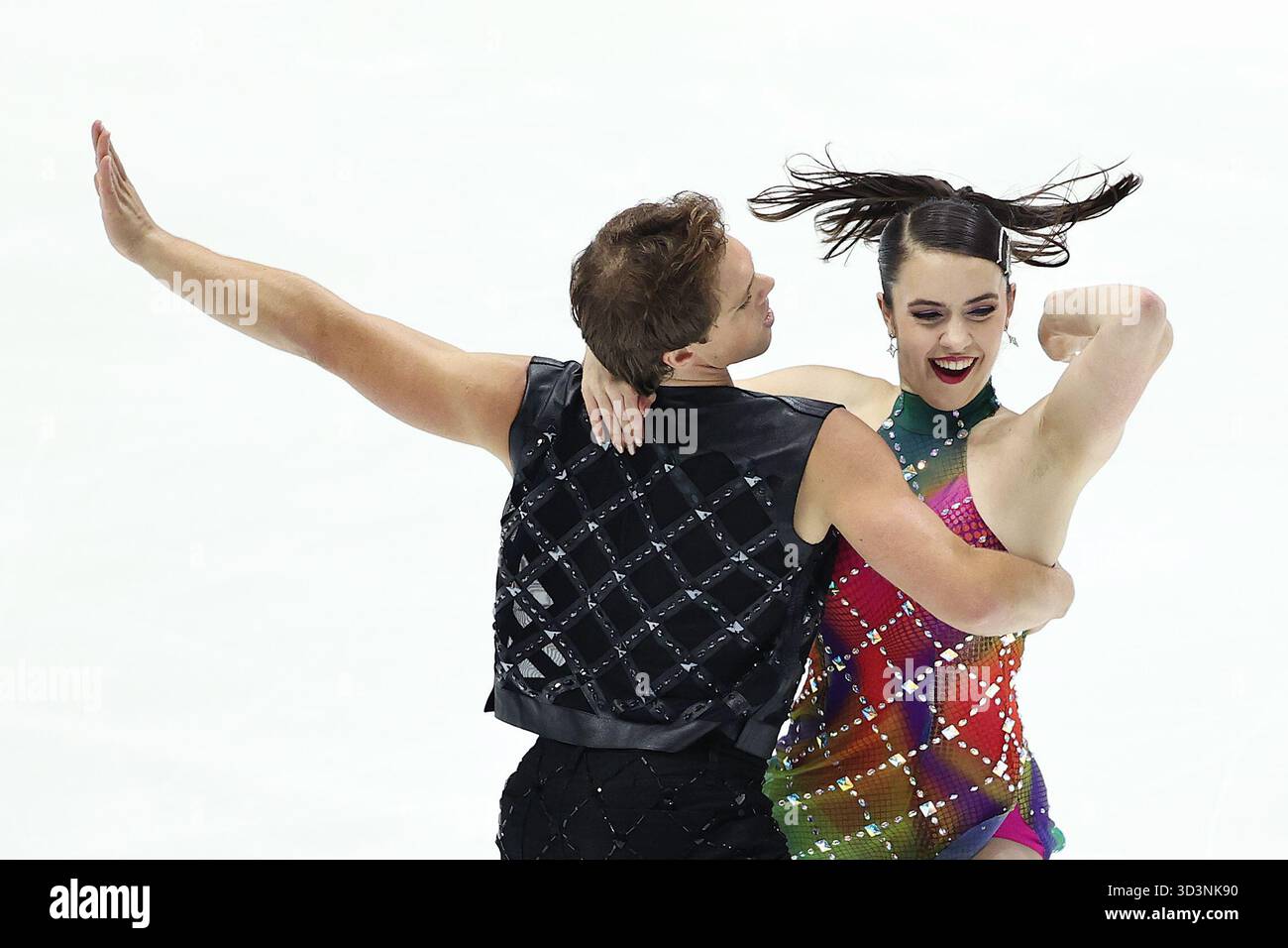 (251107) -- OSAKA, Nov. 7, 2025 (Xinhua) -- Caroline Green/Michael ...