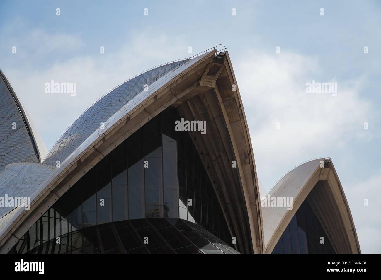 Sydney Opera House's distinctive shell-like roof and concrete structure ...