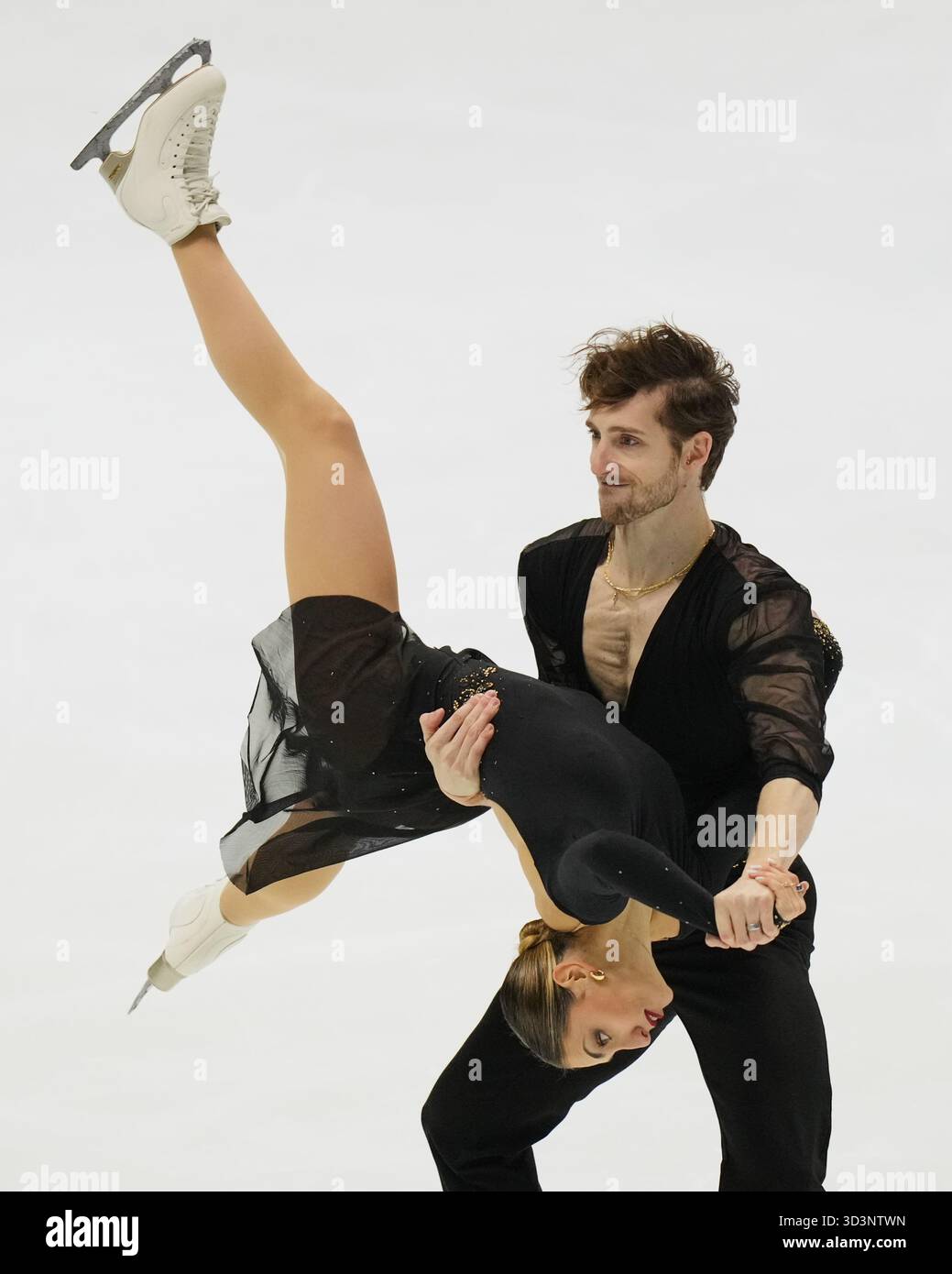 Sara Conti and Niccolo Macii of Italy perform during the pairs' short ...