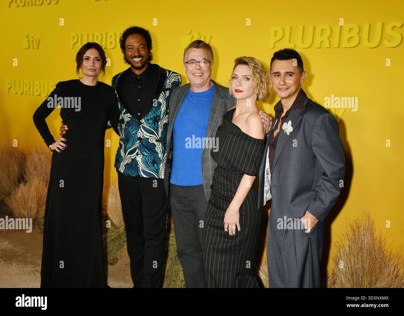 LOS ANGELES, CALIFORNIA - NOVEMBER 04: (L-R) Karolina Wydra, Samba ...