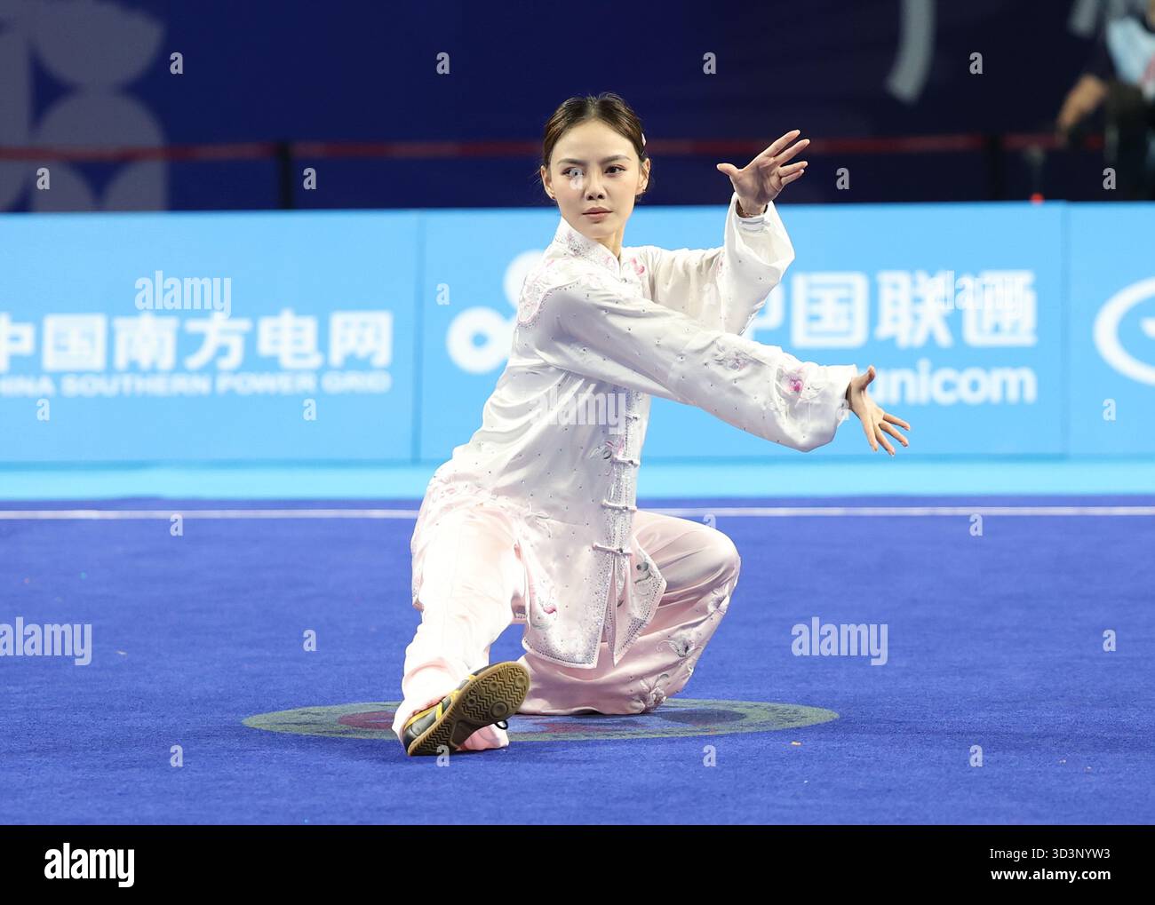 (251107) -- GUANGZHOU, Nov. 7, 2025 (Xinhua) -- Liang Biying of ...