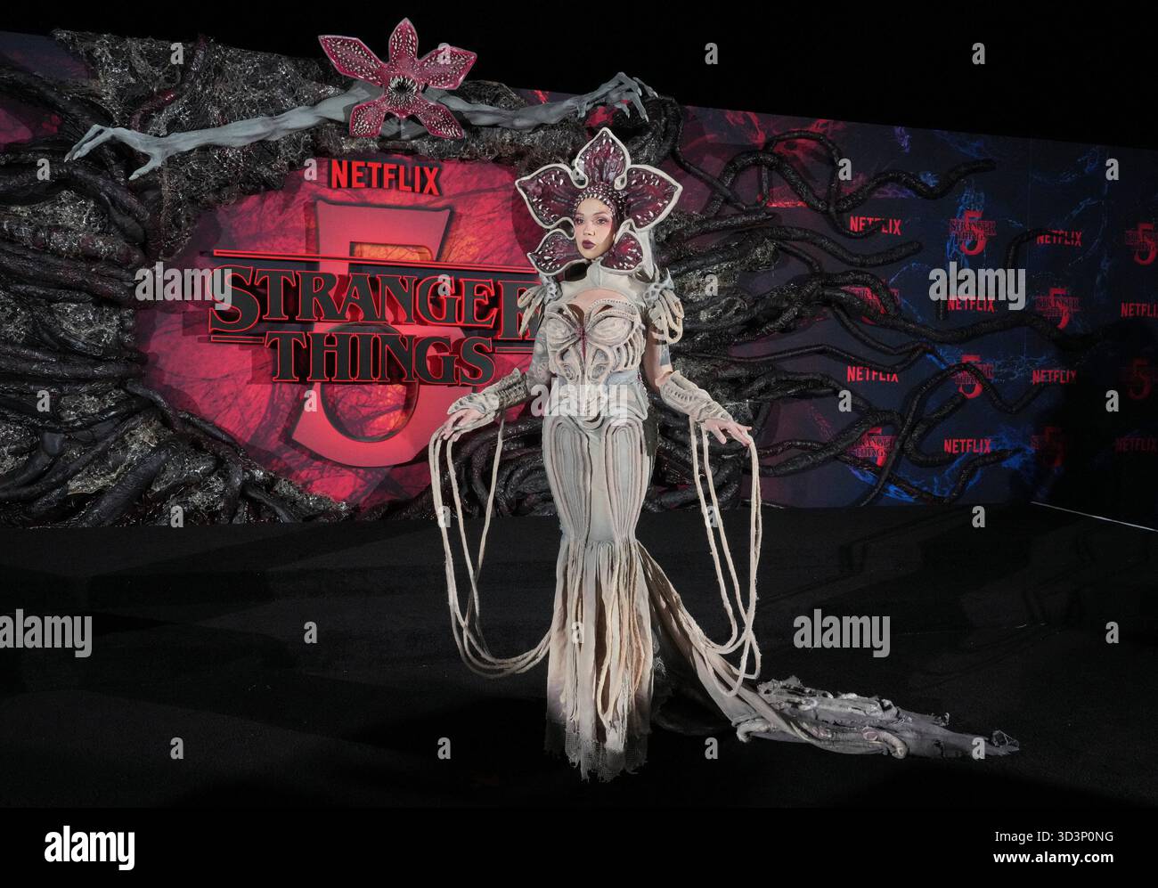 Jillea Godin arrives at the world premiere of the fifth season of ...