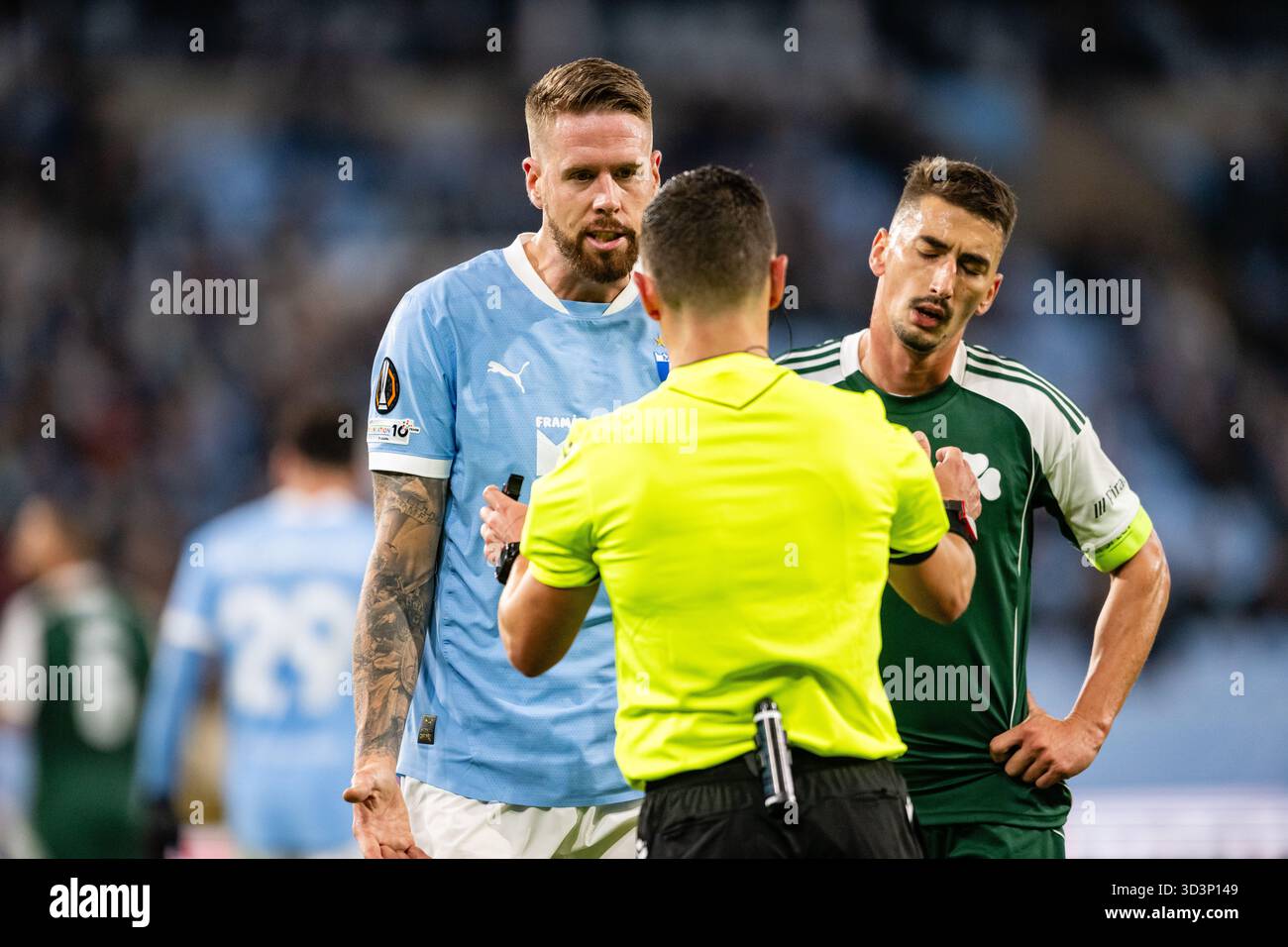 Malmo, Sweden. 06th, November 2025. Referee Nick Walsh seen with Pontus ...