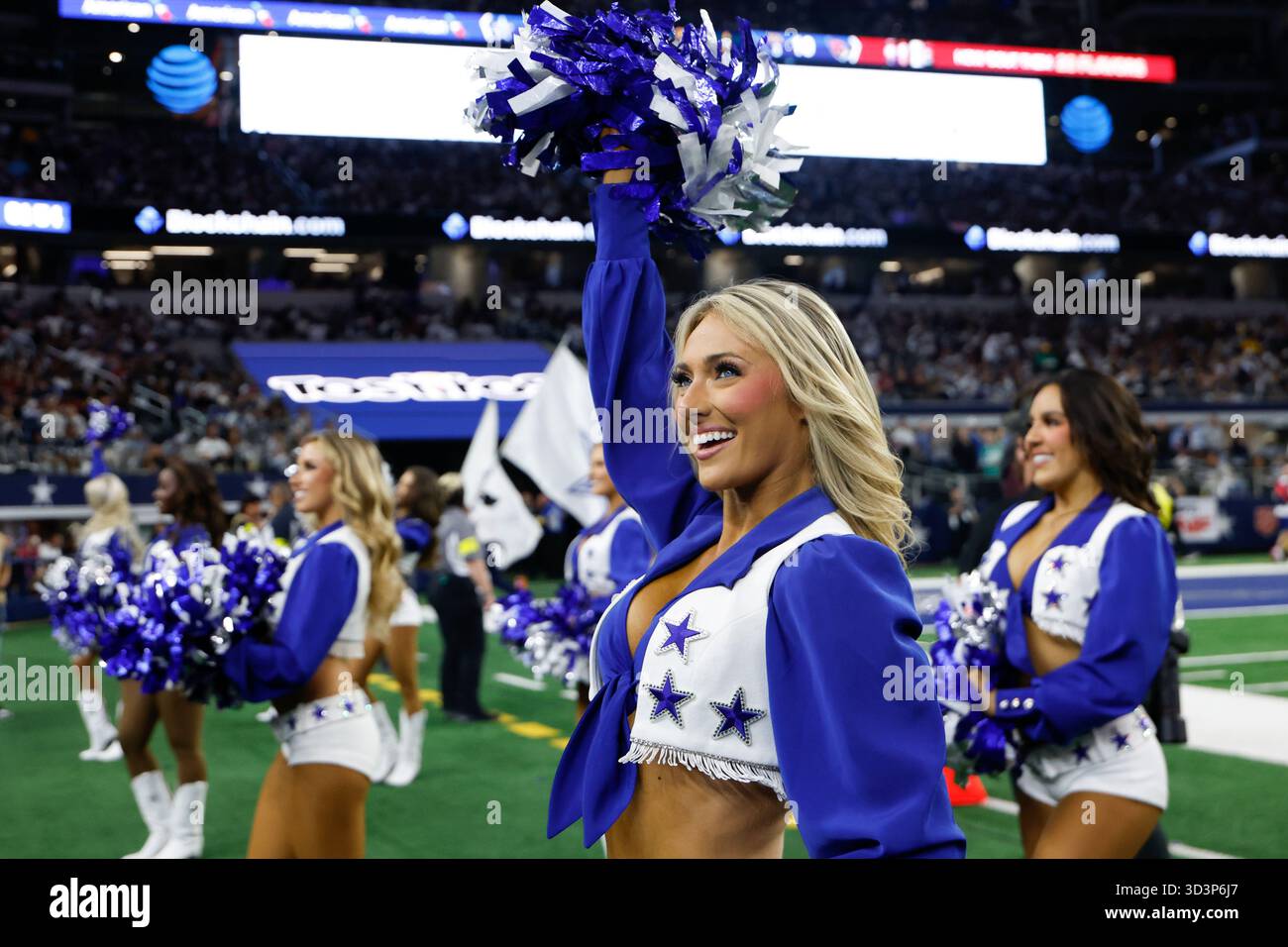 Dallas Cowboys cheerleaders during a NFL football game against the ...