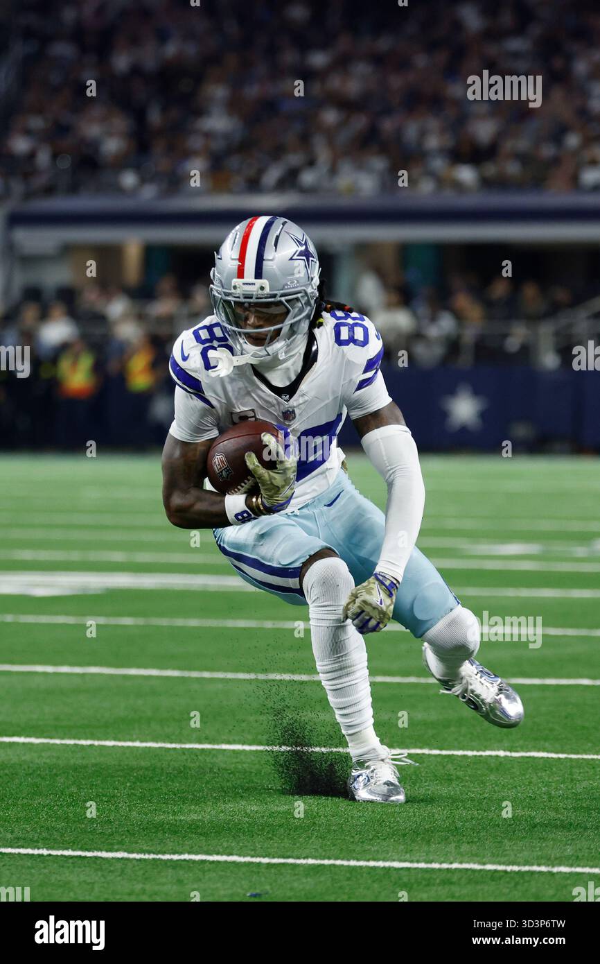 Dallas Cowboys wide receiver CeeDee Lamb (88) carries the ball after a ...