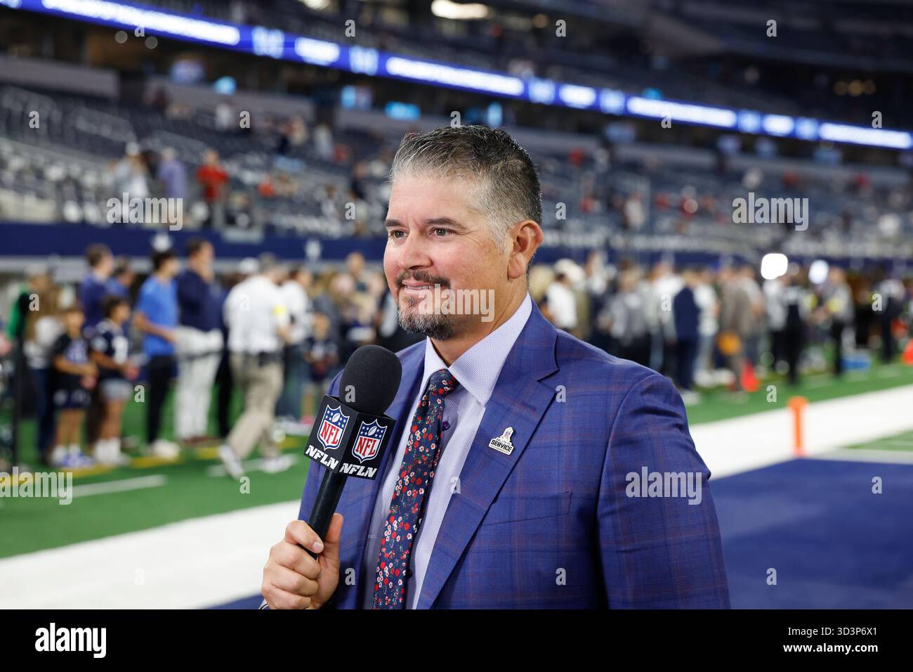 NFL Network reporter Omar Ruiz before a NFL football game between the ...