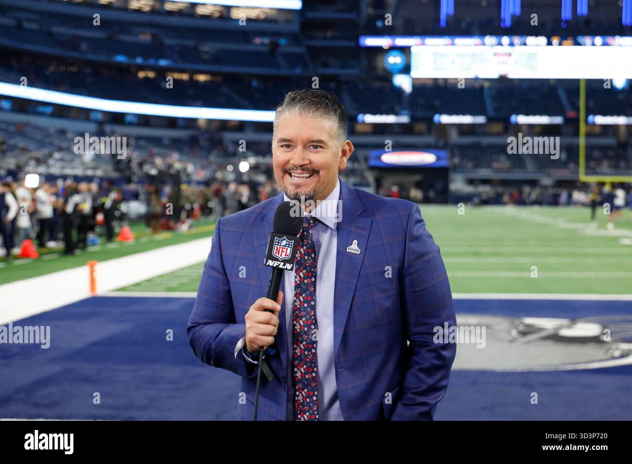 NFL Network reporter Omar Ruiz before a NFL football game between the ...