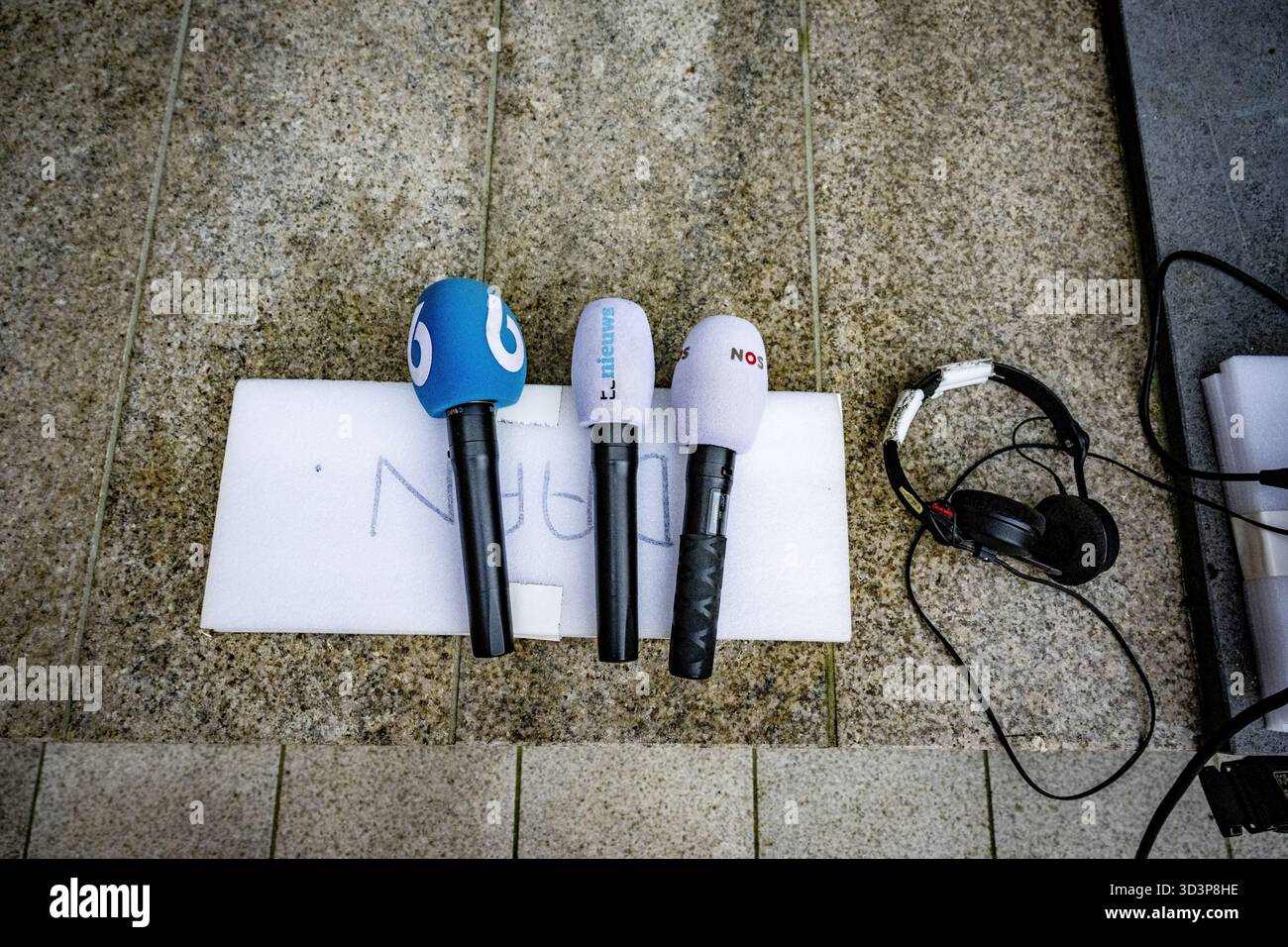 THE HAGUE - Pop caps from RTL NOS and SBS 6ANP / HOLLANDSE HOOGTE ...