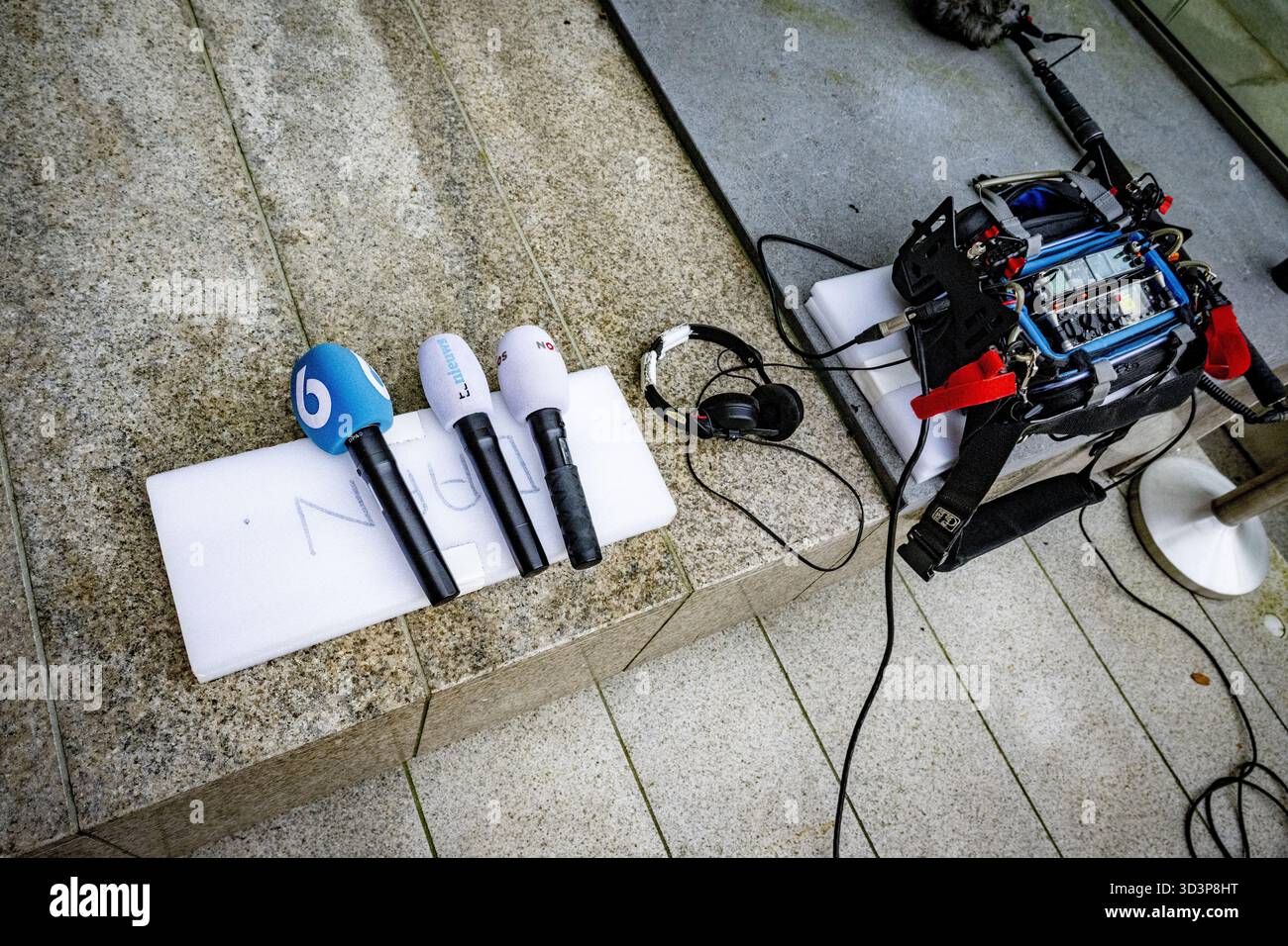 THE HAGUE - Pop caps from RTL NOS and SBS 6ANP / HOLLANDSE HOOGTE ...