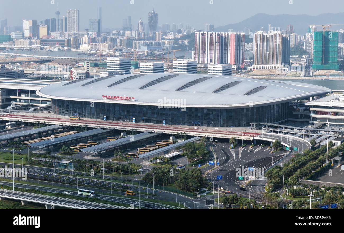 (251107) -- GUANGZHOU, Nov. 7, 2025 (Xinhua) -- An aerial drone photo taken on Oct. 19, 2025 ...