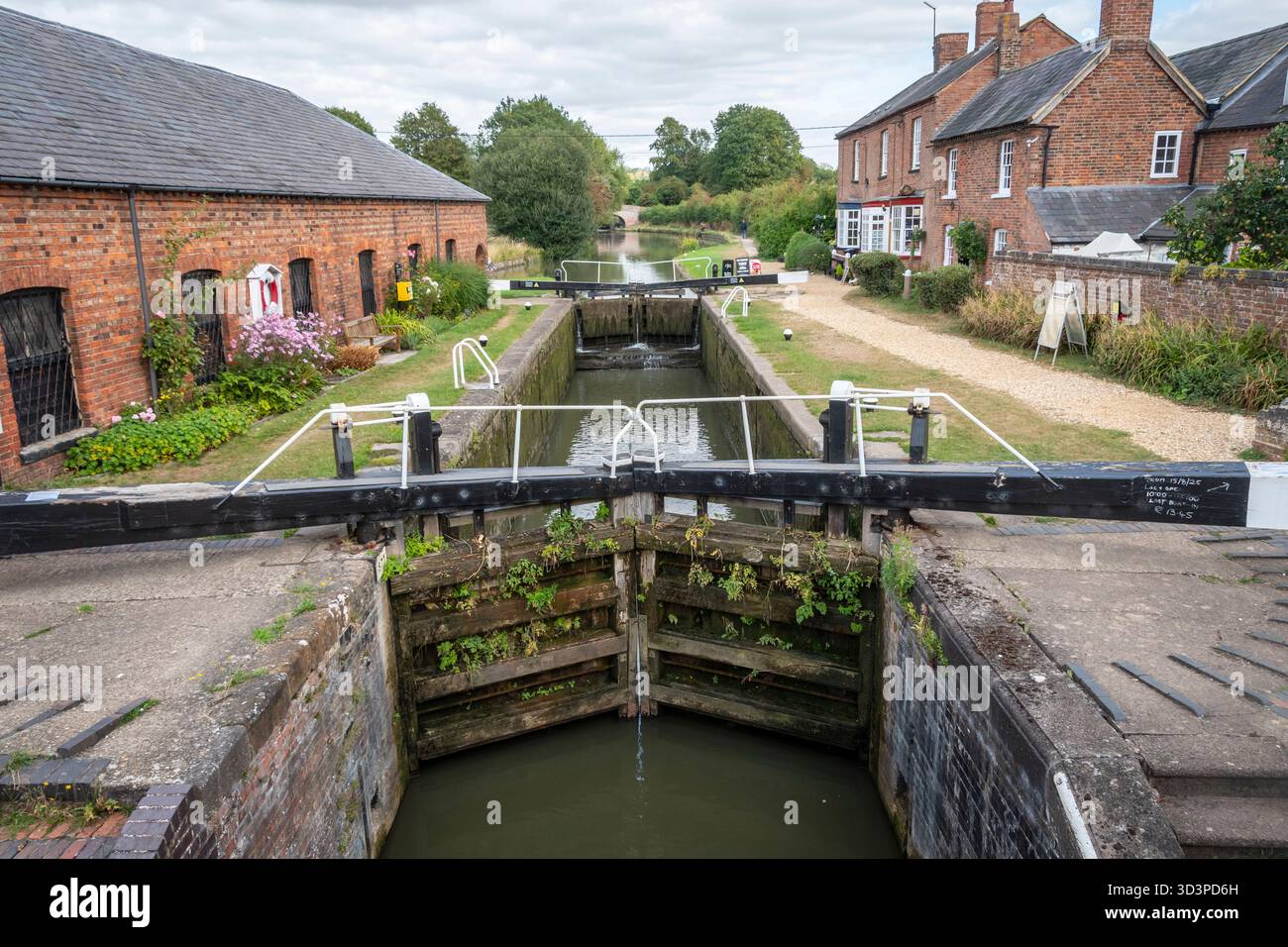Lock on the Grand Union canal near Braunston, Northamptonshire, England ...