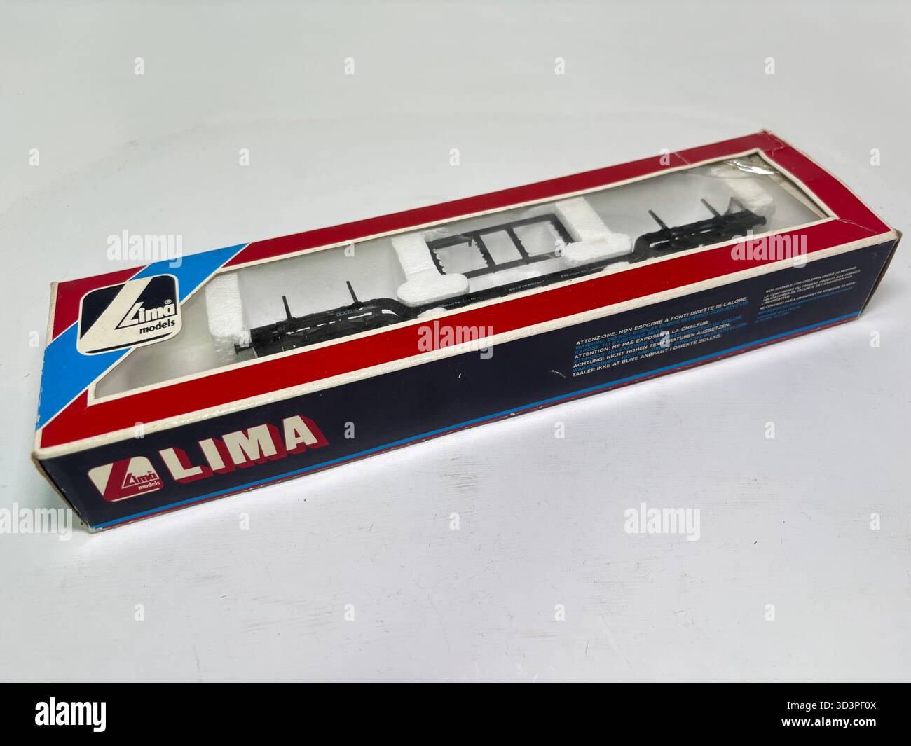 HO scale DB UAik72 bogie heavy load low loader wagon model by Lima ...