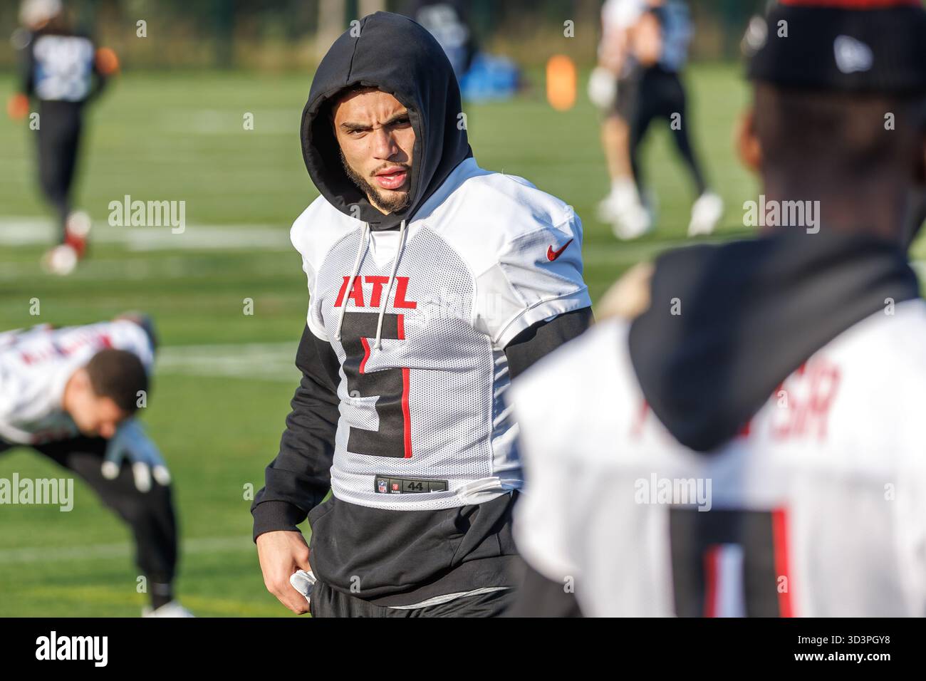 07 November 2025, Berlin: American football, Atlanta Falcons training ...