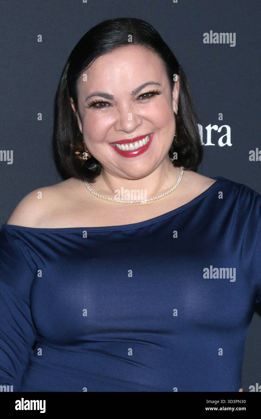 Beverly Hills, USA. 6, November, 2025. Pictured left to right, Gloria ...