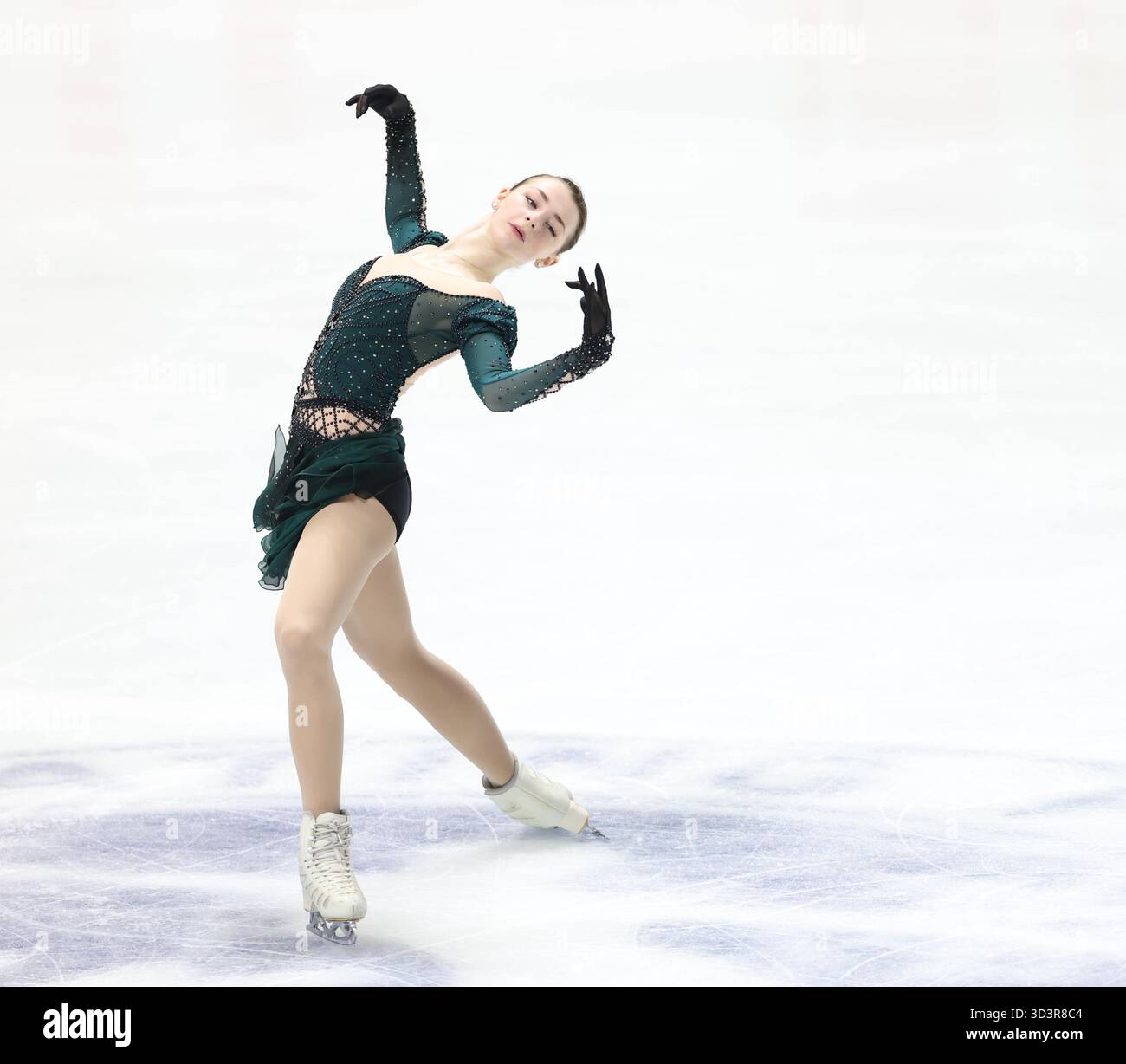 Sarah EVERHARDT of United States performs during women singles short ...