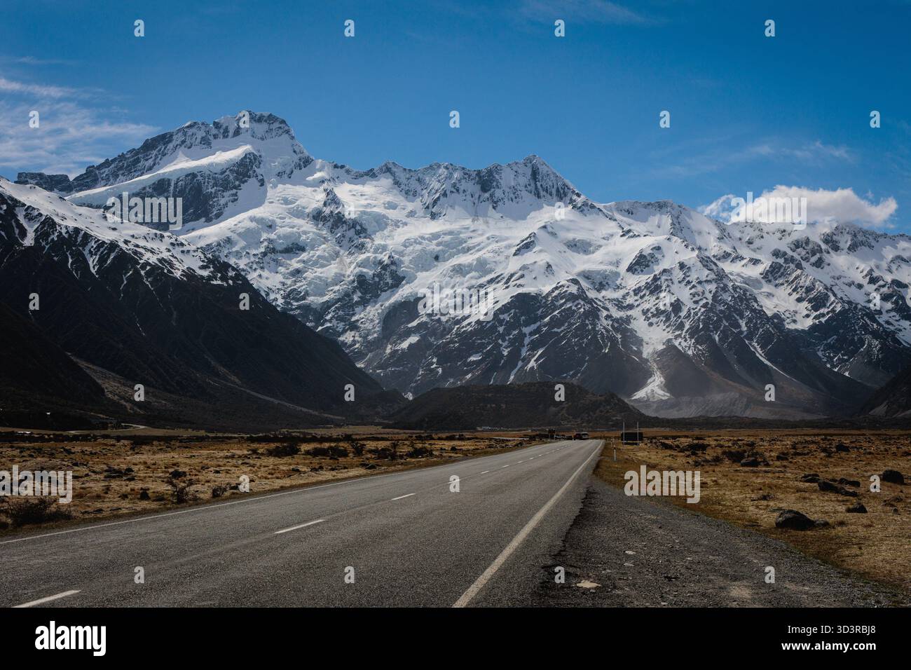 Aoraki (Mount Cook) seen from the state Highway 80 Stock Photo - Alamy