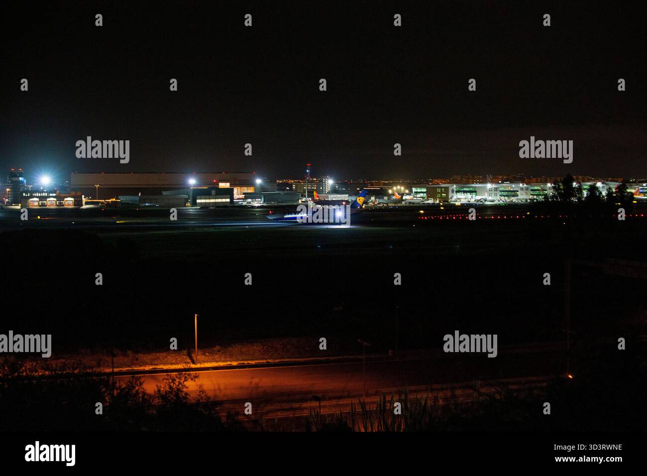 Airplanes ready takeoff on hi-res stock photography and images - Alamy