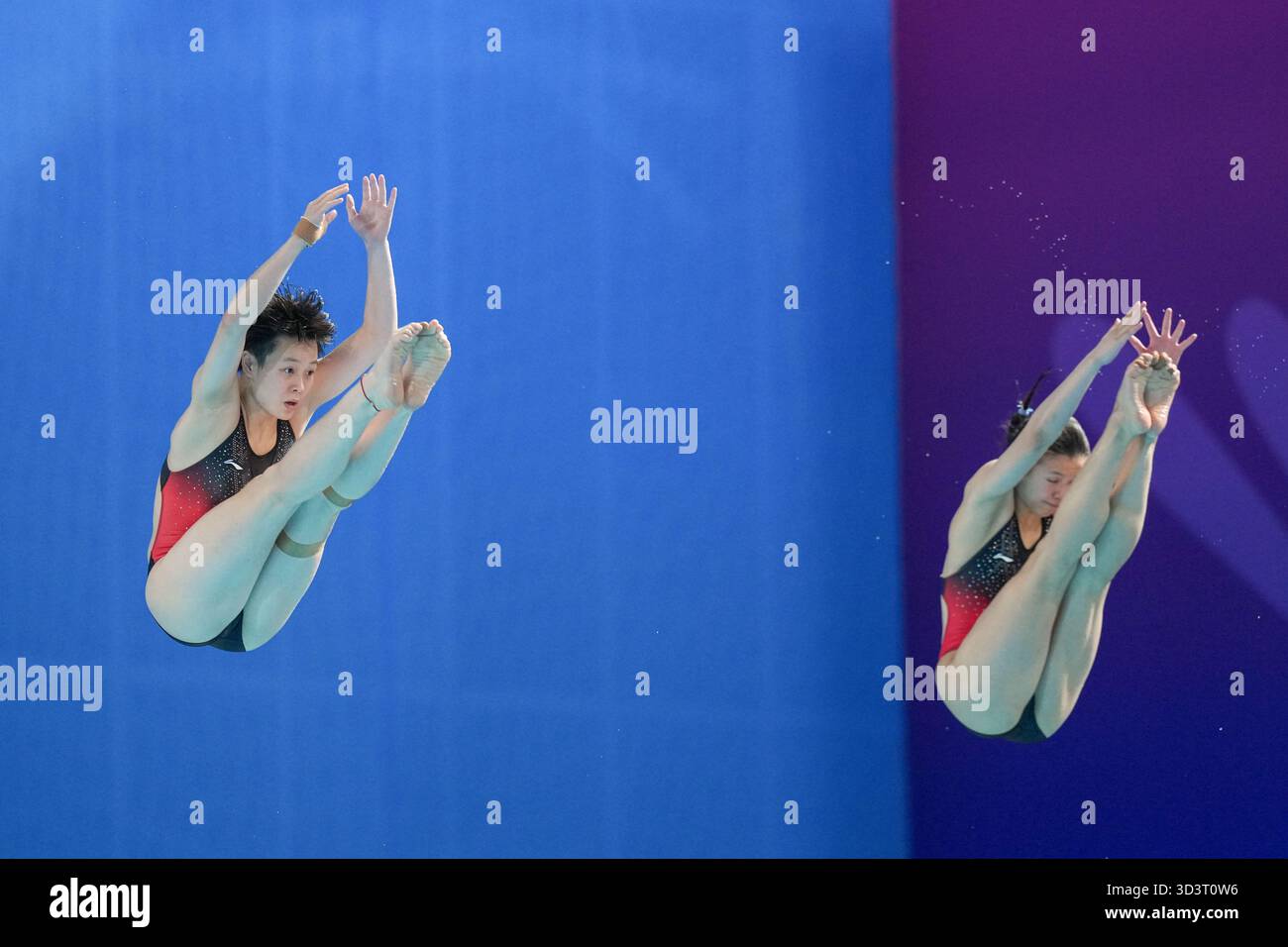 (251107) -- GUANGZHOU, Nov. 7, 2025 (Xinhua) -- Chen Yiwen/Lin Shan of ...