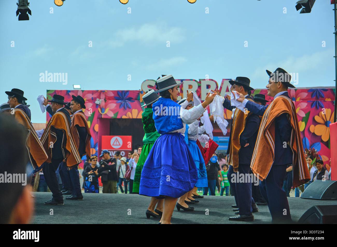 Lima, peru. 01 november 2025: peruvian dancers performing traditional ...