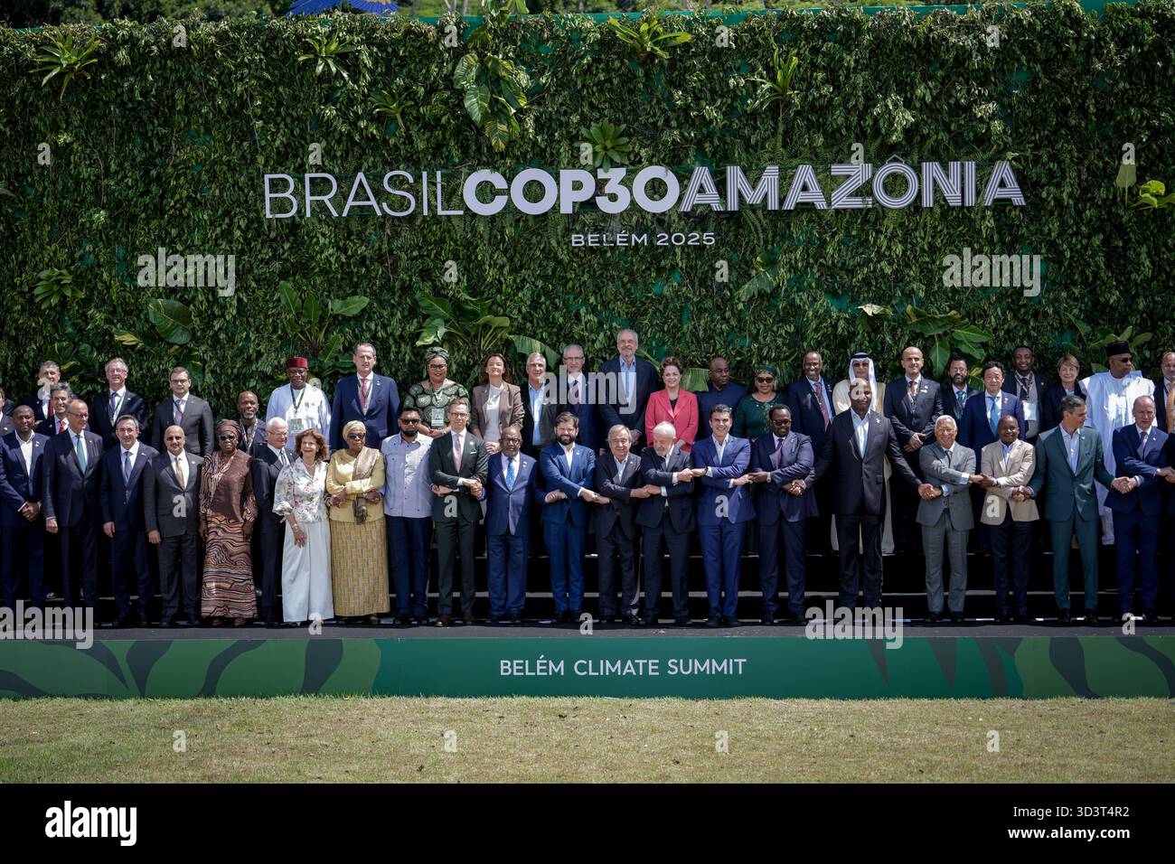 07 November 2025, Brazil, Belém: Federal Chancellor Friedrich Merz ...