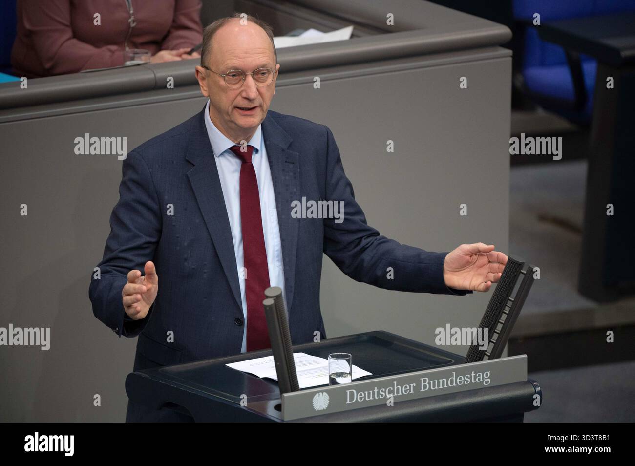 07 November 2025, Berlin: Klaus Wiener (CDU) speaks in a debate in the ...