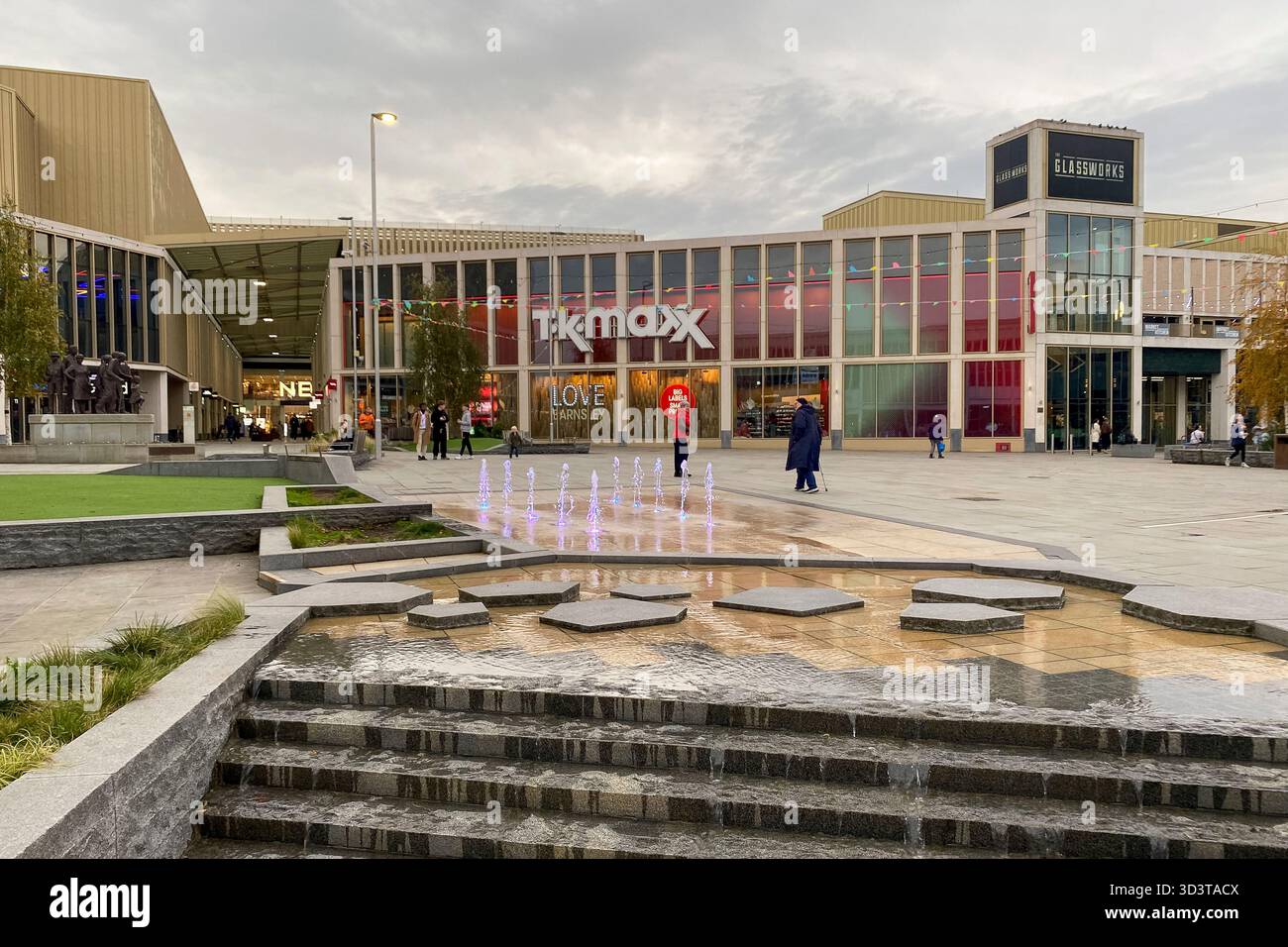 Barnsley town centre precinct with Glass Works shopping centre, South ...