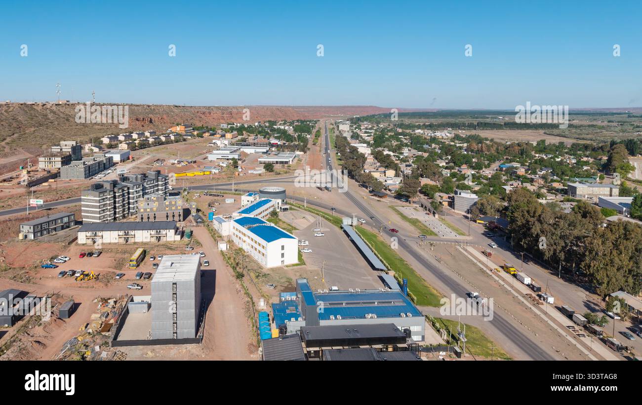 Vaca muerta shale oil and gas field argentina hi-res stock photography ...