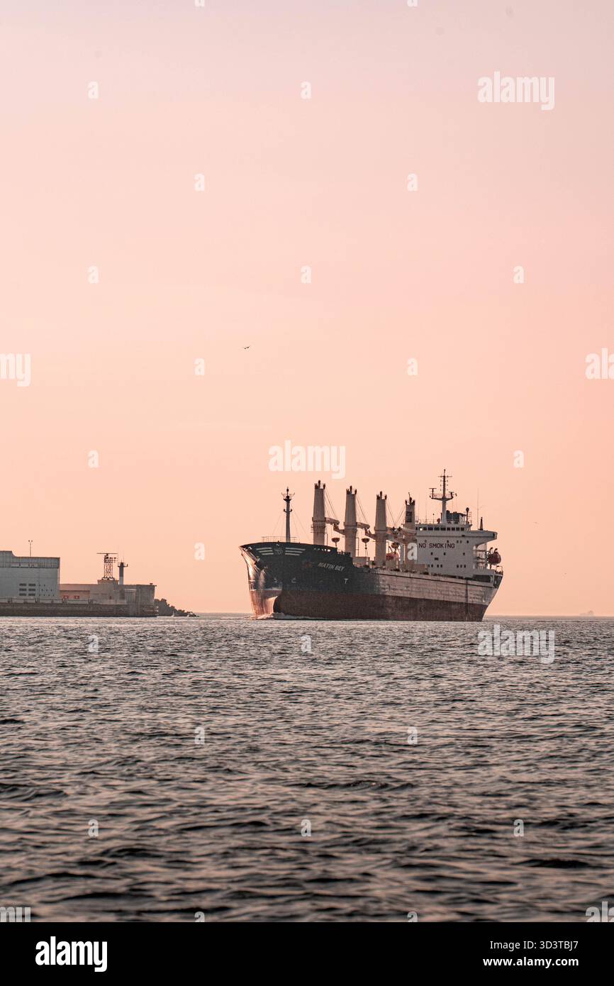 Cargo ship sailing sunset hi-res stock photography and images - Alamy