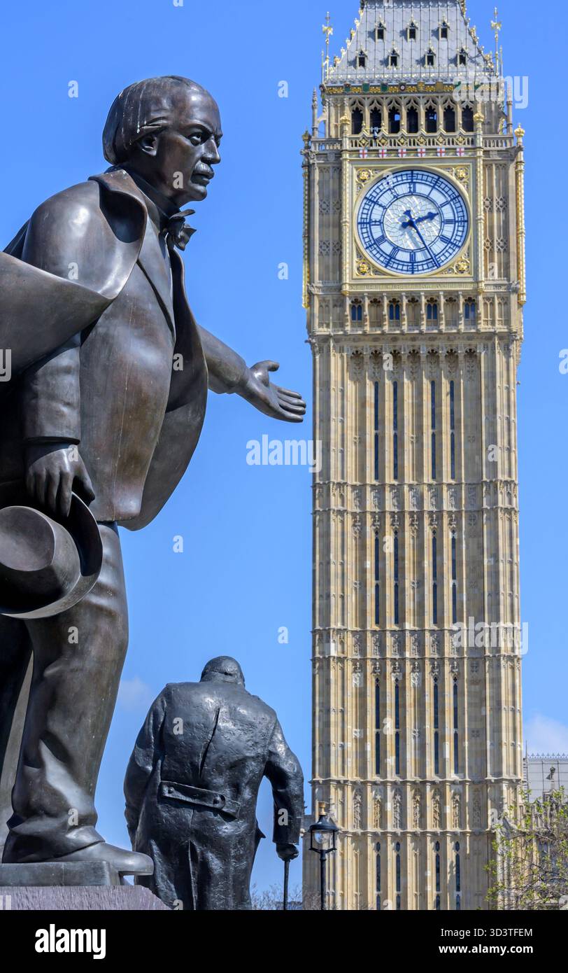 London, UK. Statues of former prime ministers David Lloyd George and ...