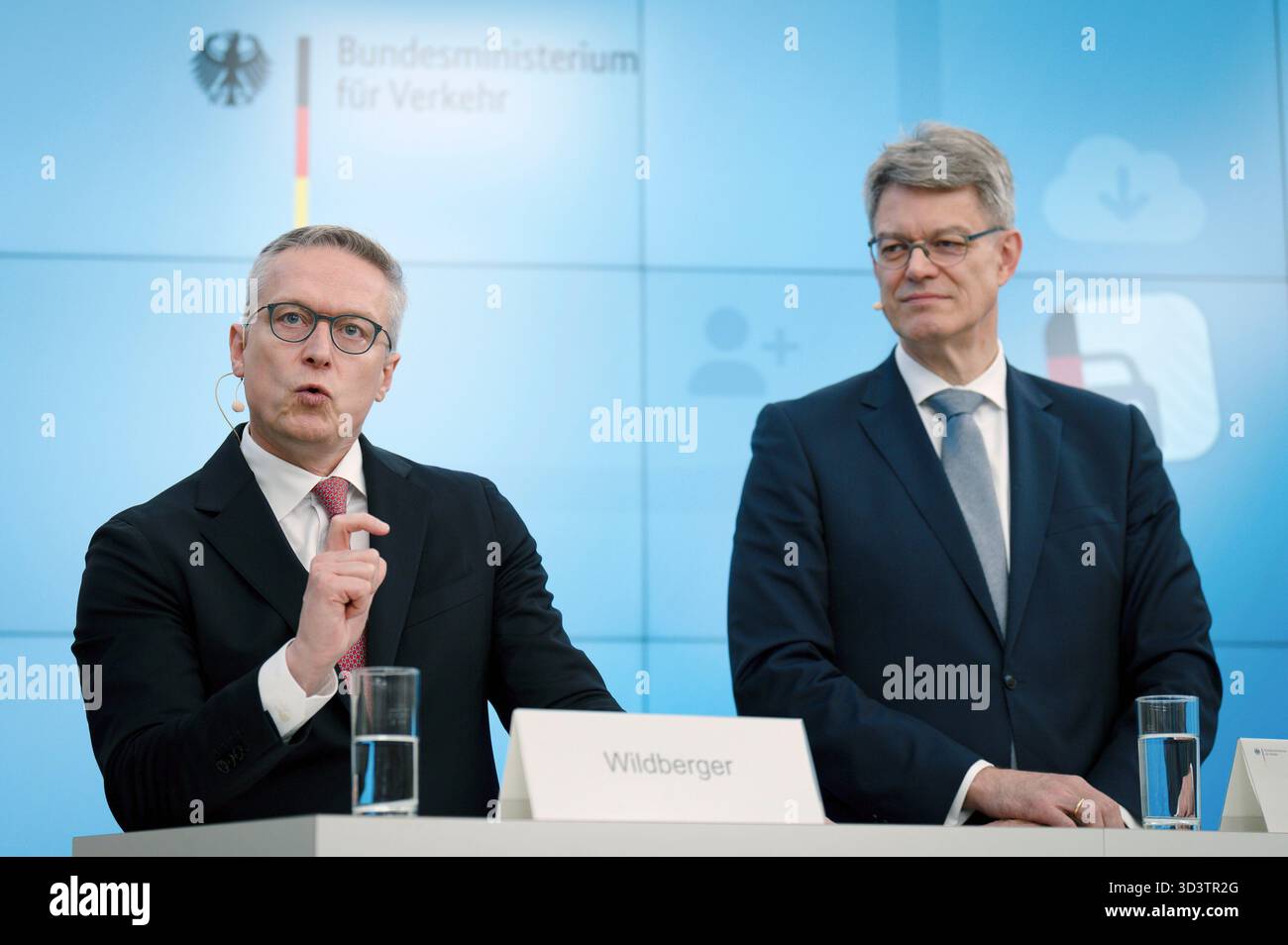 Karsten Wildberger and Patrick Schnieder at a press conference [press ...
