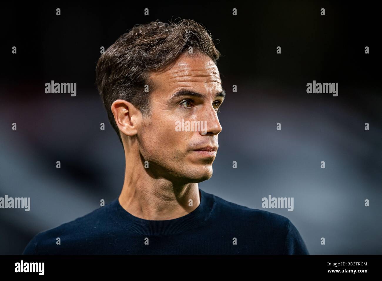 MADRID, SPAIN - NOVEMBER 06: Head Coach Inigo Perez of Rayo Vallecano ...