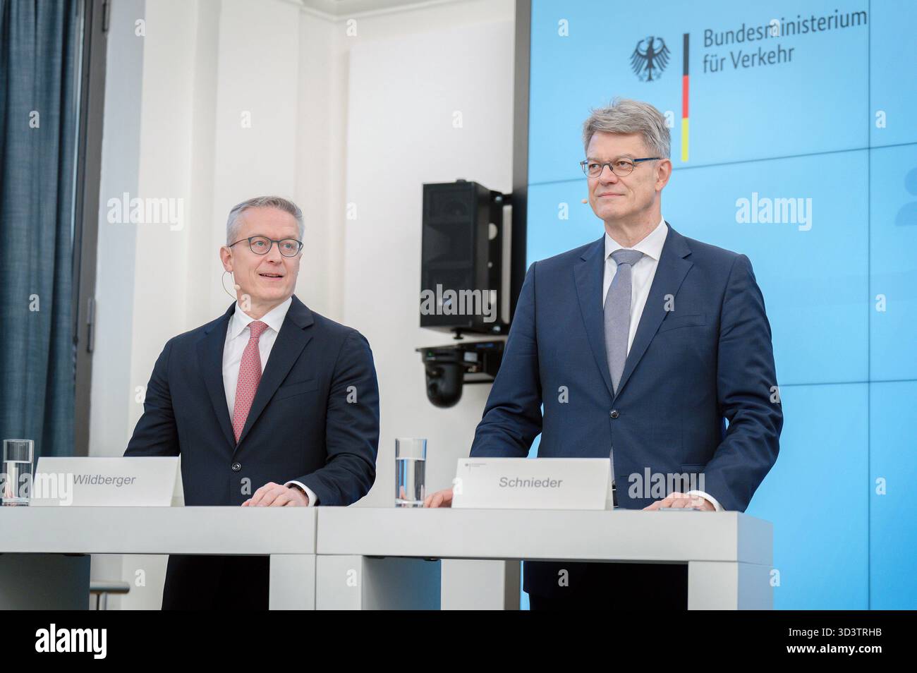 Karsten Wildberger and Patrick Schnieder at a press conference [press ...