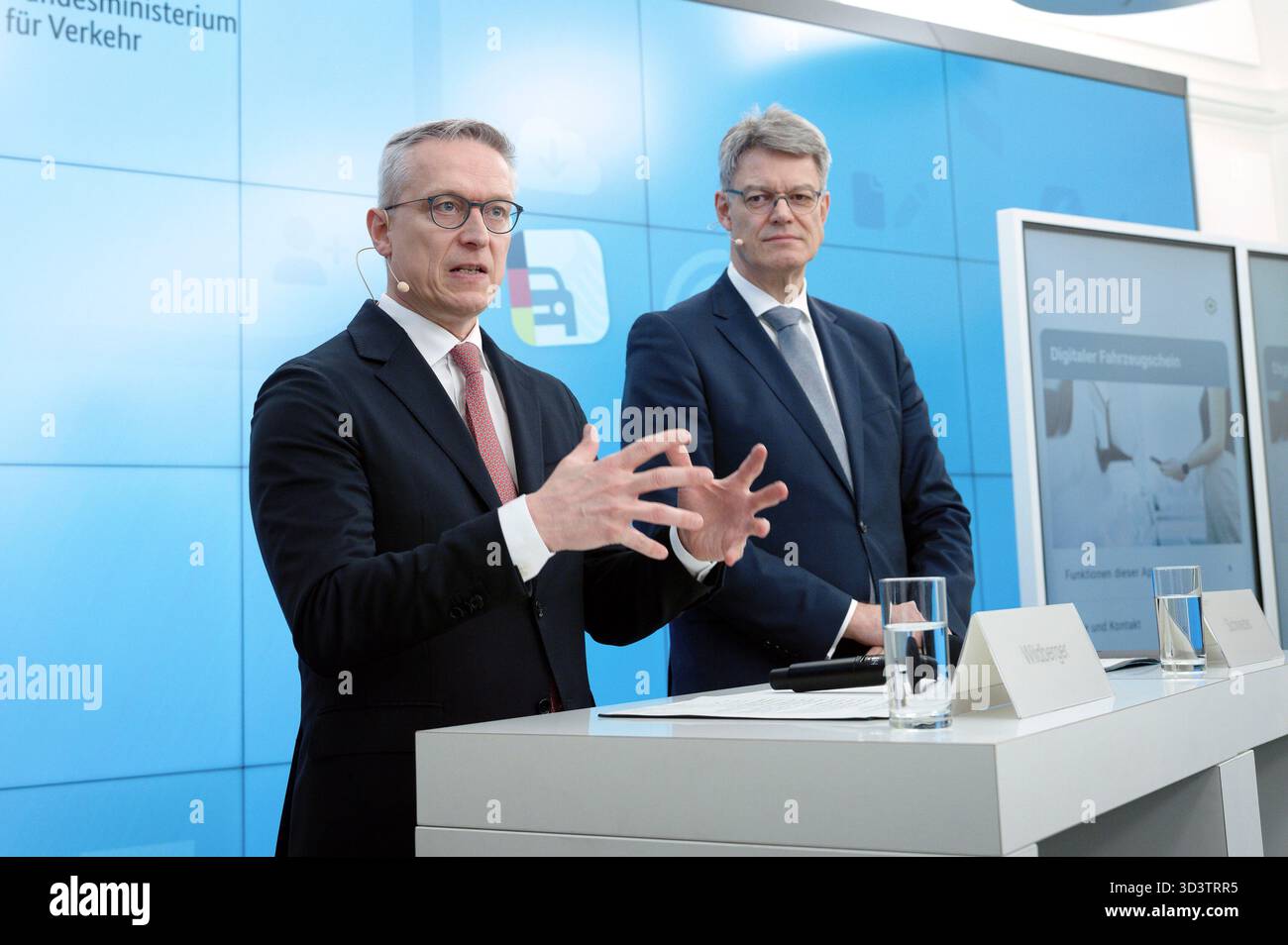 Karsten Wildberger and Patrick Schnieder at a press conference [press ...