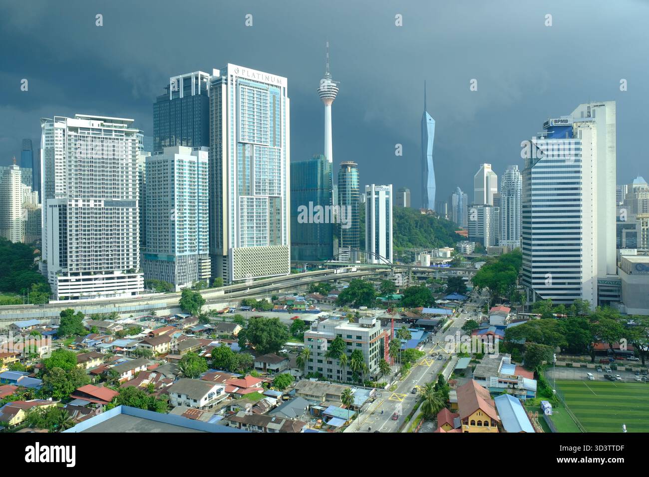 November 2025 metropolis building hi-res stock photography and images ...