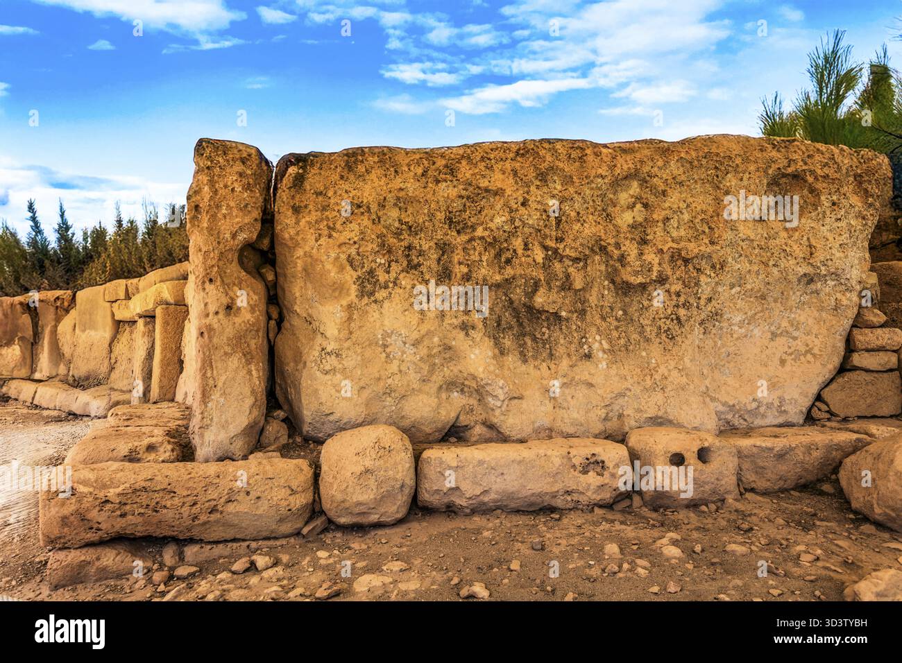 Monolith measuring six x three meters, weight of 60 tons, megalithic ...