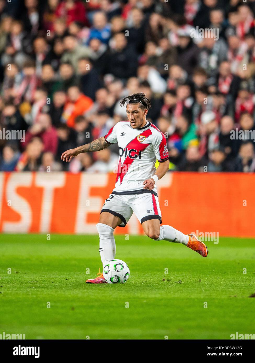 MADRID, SPAIN - NOVEMBER 06: Alfonso Espino of Rayo Vallecano de Madrid ...