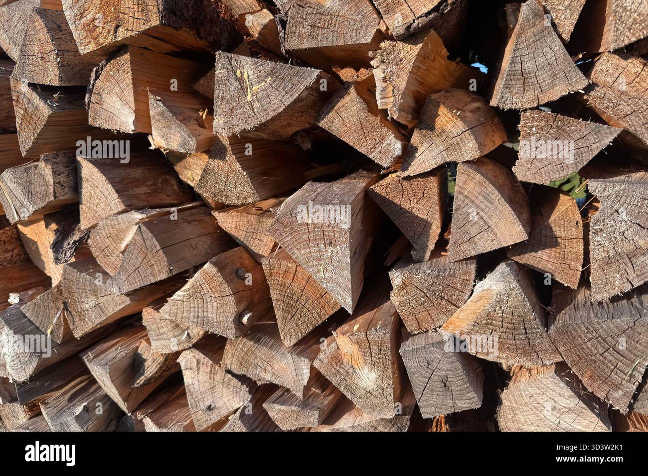 Brennholz,gestapelte Holzscheite,Holz,Holzstuecke, *** Firewood ...
